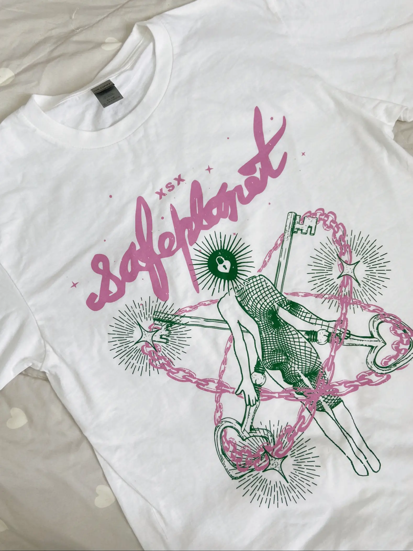 Unboxing ! เสื้อวง Safeplanet 🚀 พรีออเดอร์ 1 เดือน ! | แกลเลอรีที่โพสต์โดย Bamsu ♡ | Lemon8