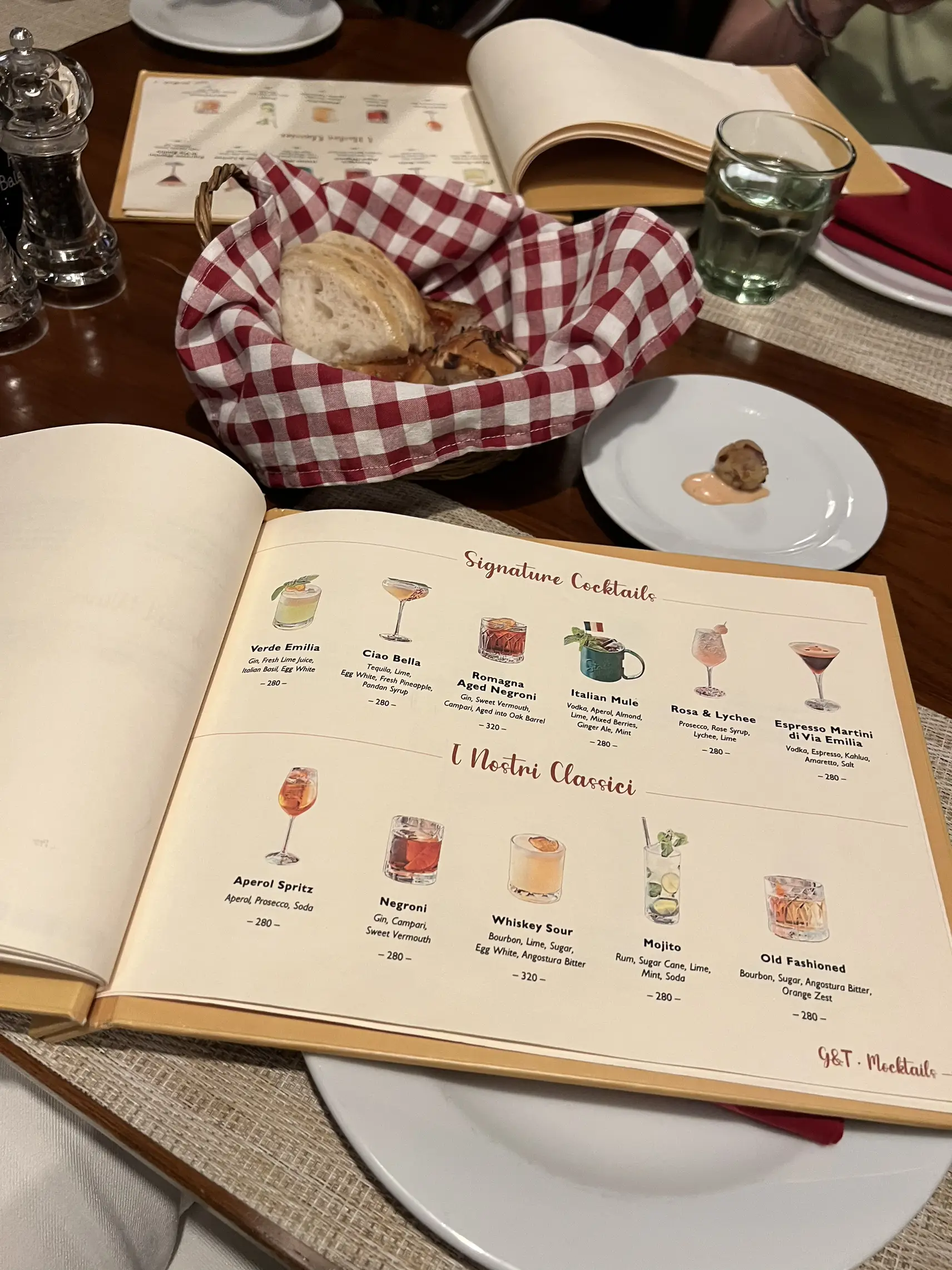 Via Emilia Italian Restaurant 🍝 ️ | แกลเลอรีที่โพสต์โดย Design 🌈 | Lemon8