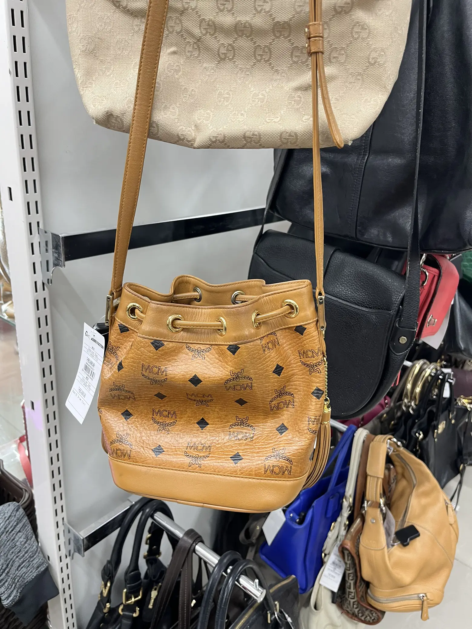 TOUR : ส่องกระเป๋าร้านมือสองญี่ปุ่น ทั้ง Fendi, Coach, MCM | แกลเลอรี ...