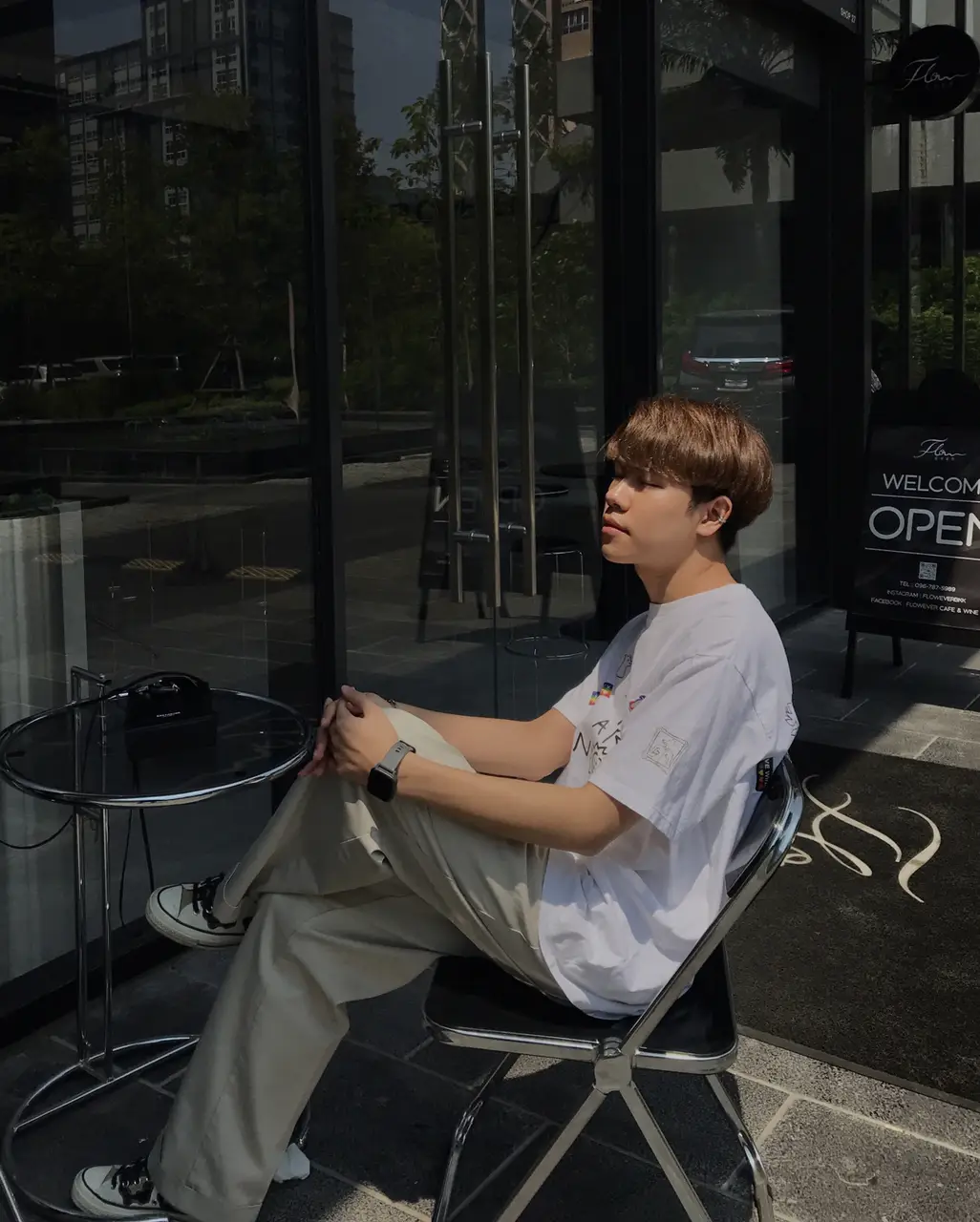 FlowEver Cafe & Wine คาเฟ่โทนดาร์ค แนวโมเดิร์น | แกลเลอรีที่โพสต์โดย B MY STORY | Lemon8