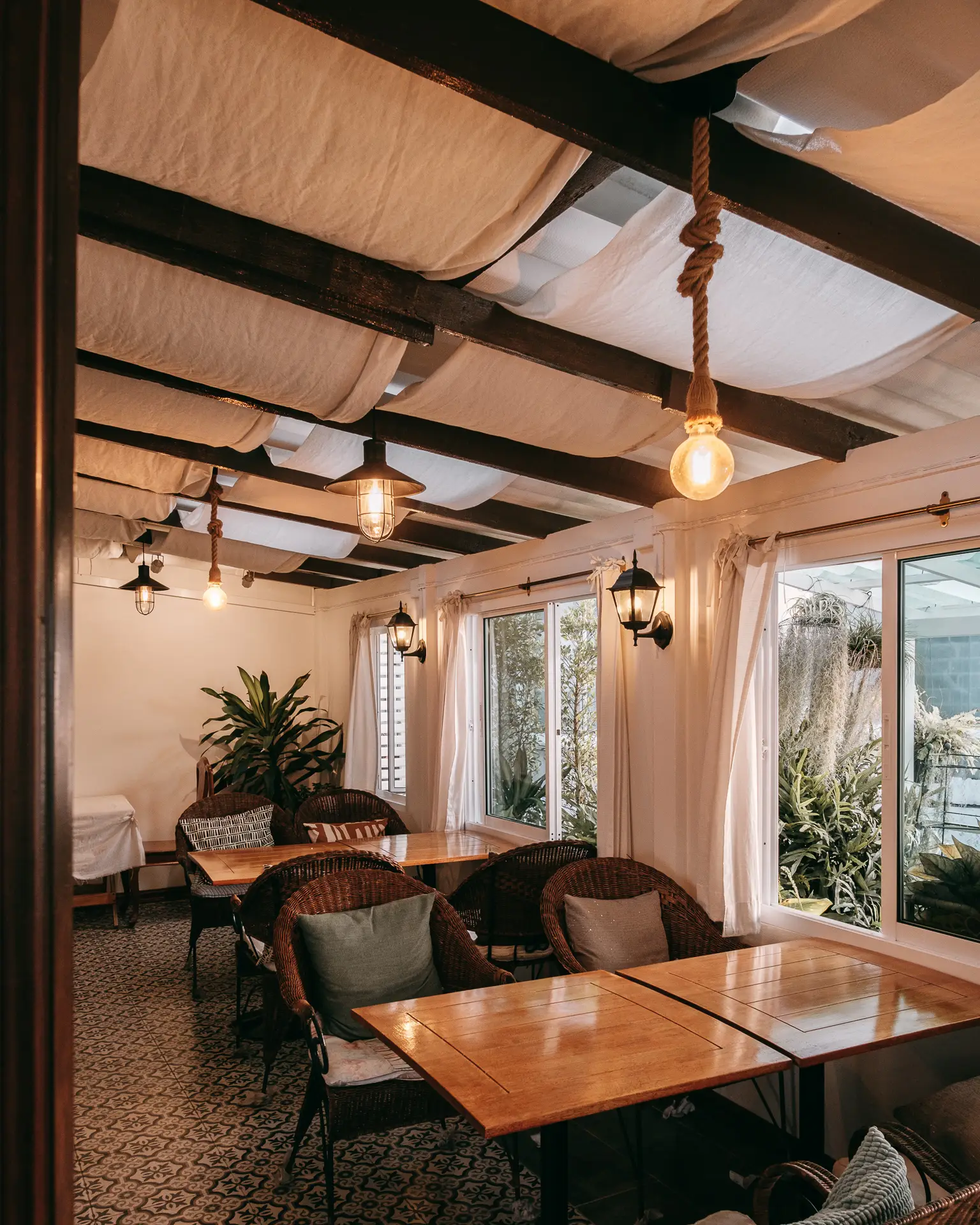 BANLAY HOME CAFE คาเฟ่วิวทะเลพัทยาแบบ 180 องศา ⁣ | Galeri diposting ...