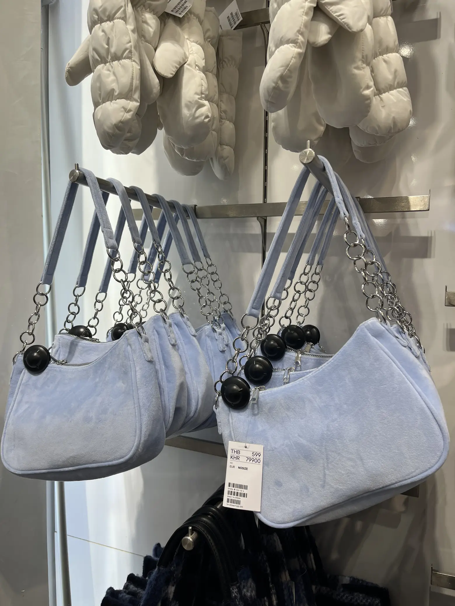 REVIEW : โซนกระเป๋า H&M คอลใหม่ปังมากกก Y2Kสุดๆ | แกลเลอรีที่โพสต์โดย nadia__lilia | Lemon8