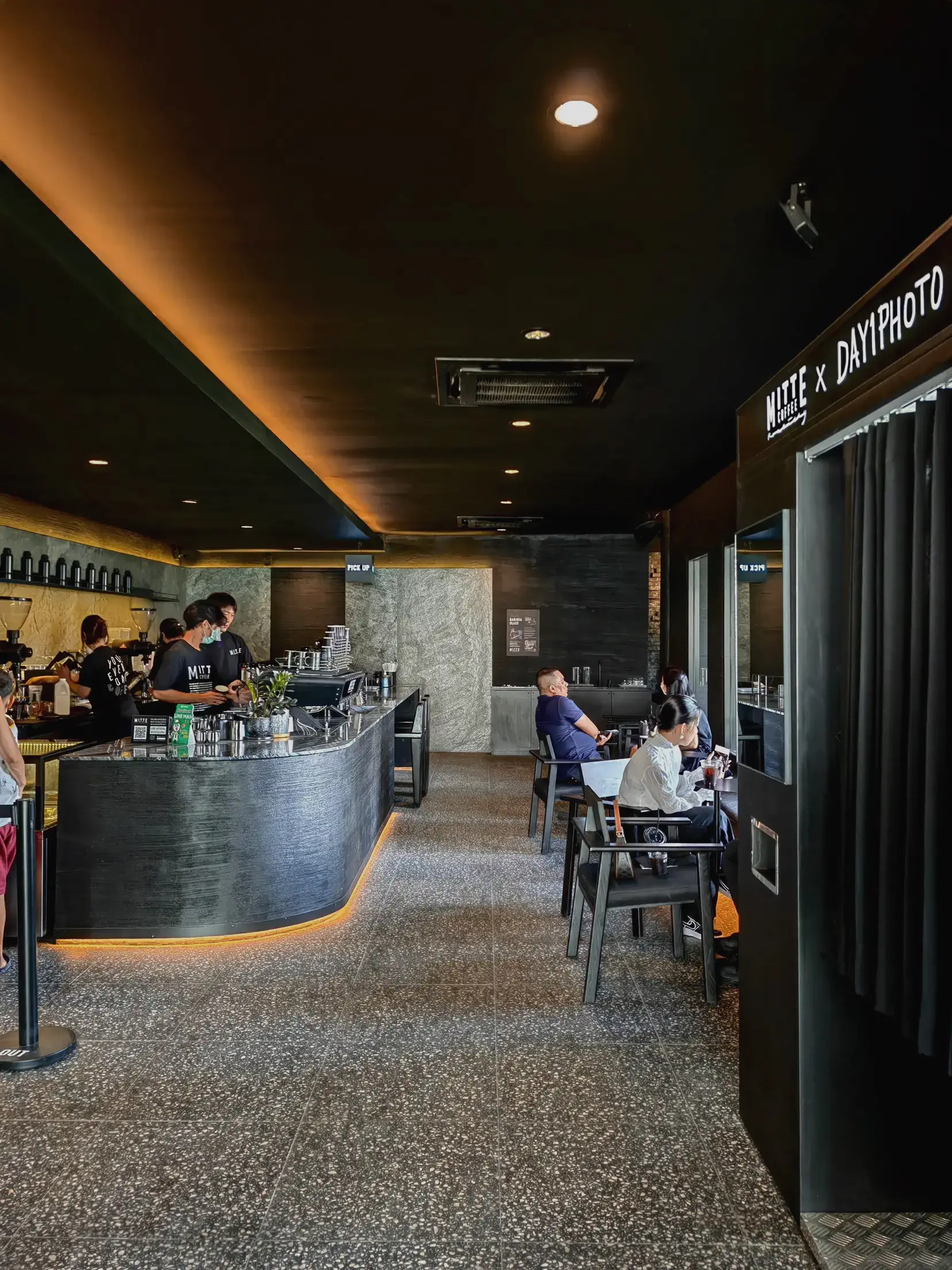 Mitte Coffee ☕️🖤คาเฟ่สีดำสายดาร์กสุดเท่ย่านแจ้งวัฒนะ | แกลเลอรีที่โพสต์ ...