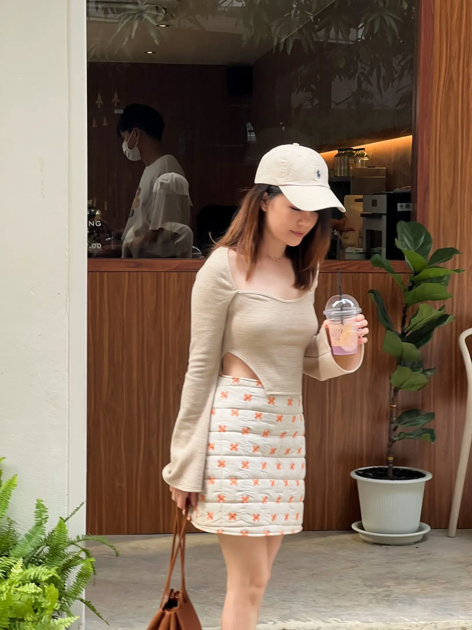 Howto แมตช์เสื้อที่ไม่ทำให้ดูอ้วนกับกระโปรงทรงเอ 💡🫶🏻 | แกลเลอรีที่โพสต์โดย Kadewichuda | Lemon8