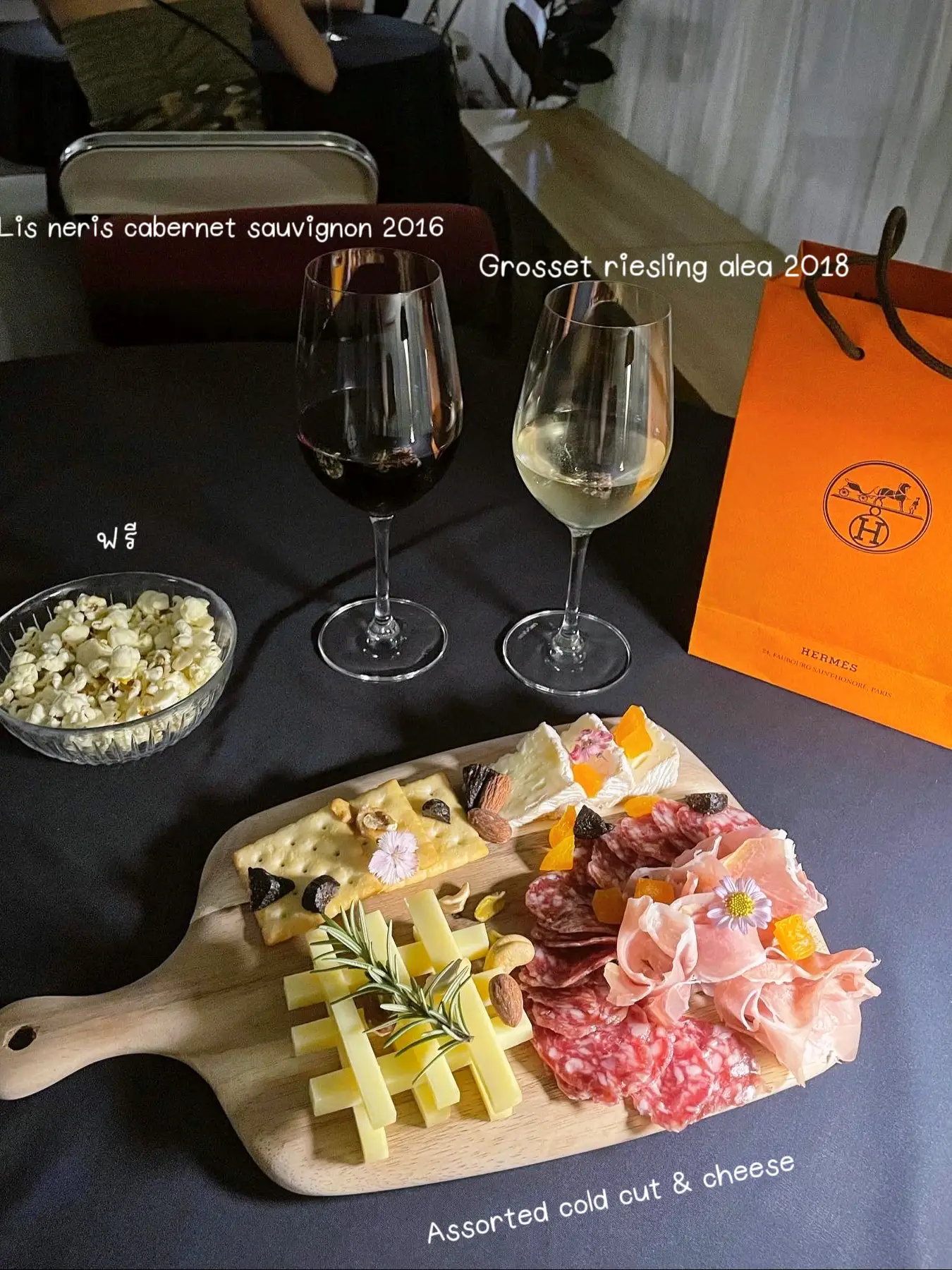 W8 space คาเฟ่บาร์ถ่ายรูปสวยม้าก📸 | แกลเลอรีที่โพสต์โดย Mooktamotary꒳ | Lemon8