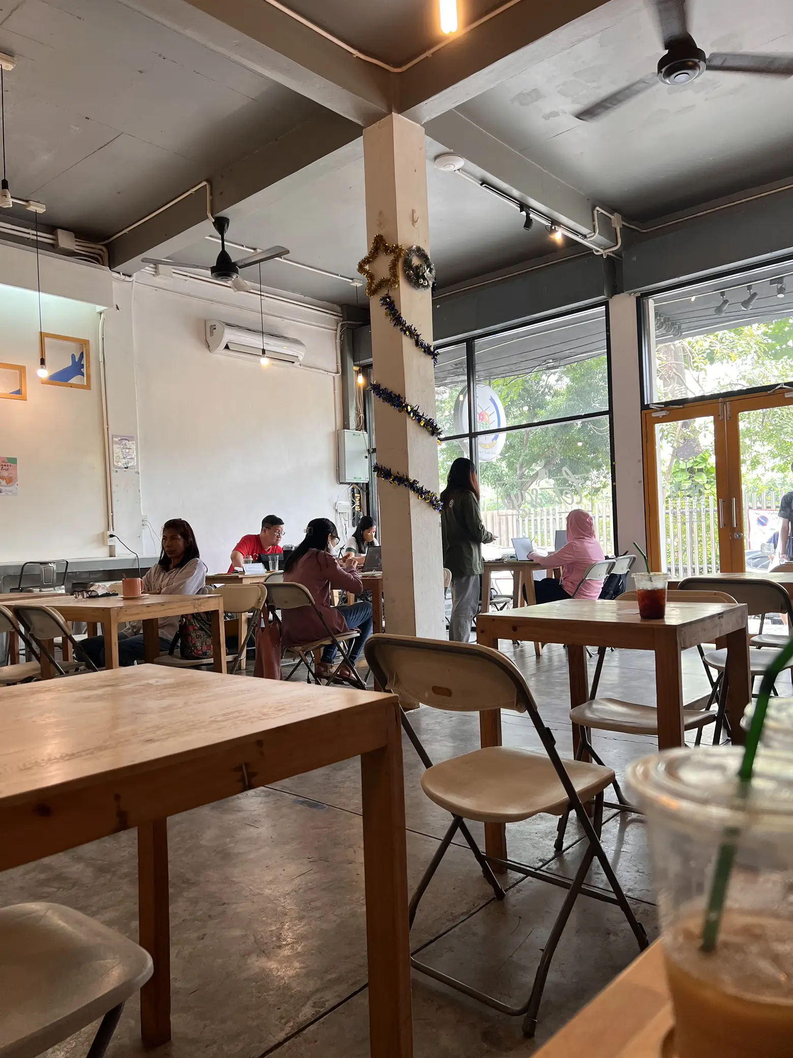 รีวิวคาเฟ่ในกรุงเทพ เปิด 24 ชม. ☕️ ️ | แกลเลอรีที่โพสต์โดย NTM | Lemon8