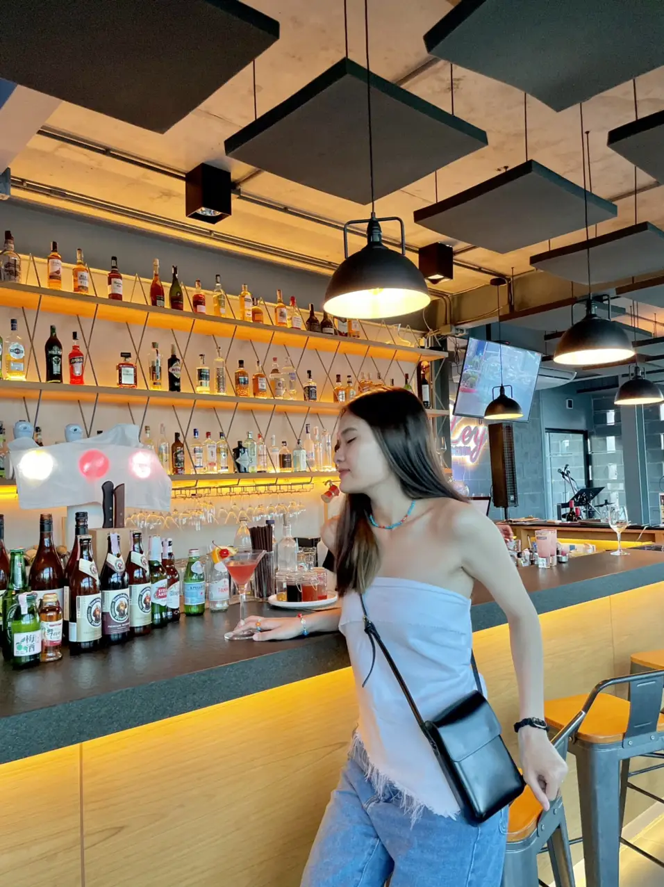 Cocktail Bar Outfit ideas🍸 | แกลเลอรีที่โพสต์โดย Sari L | Lemon8
