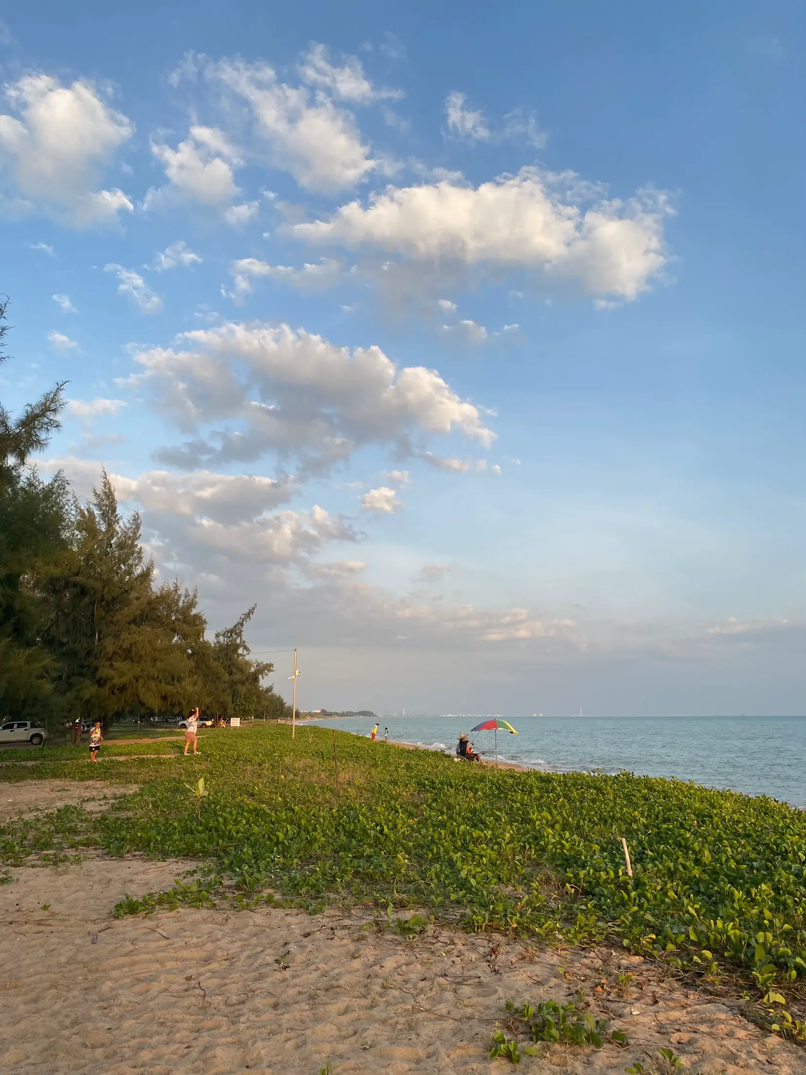 One day trip นั่งรับลมที่หาด EOD🍃⛺️ | แกลเลอรีที่โพสต์โดย knnnn | Lemon8