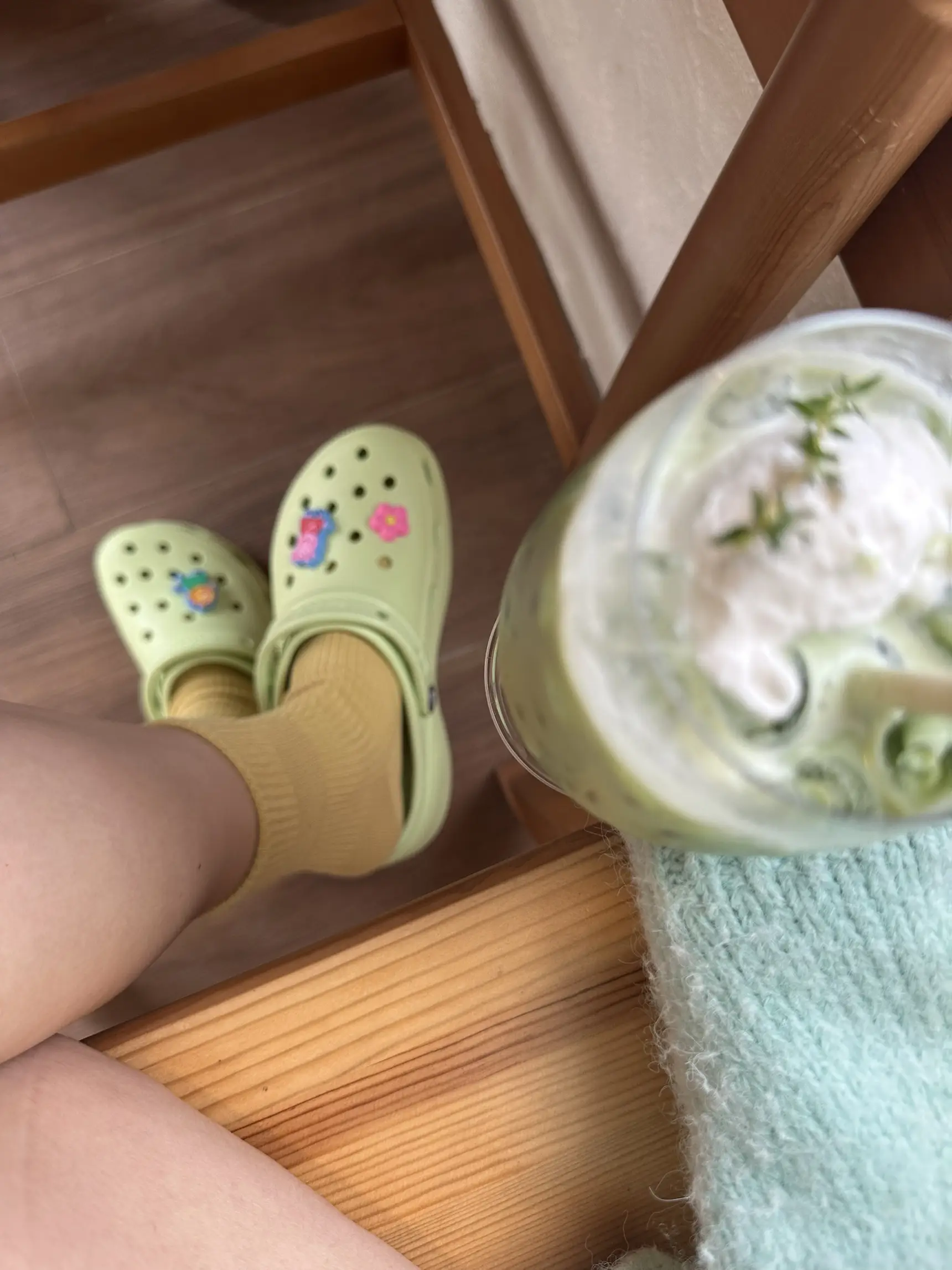 Crocs แบบส้นกลาง ที่ไม่มีใครรู้ว่าดีมาก 😍 | แกลเลอรีที่โพสต์โดย ...
