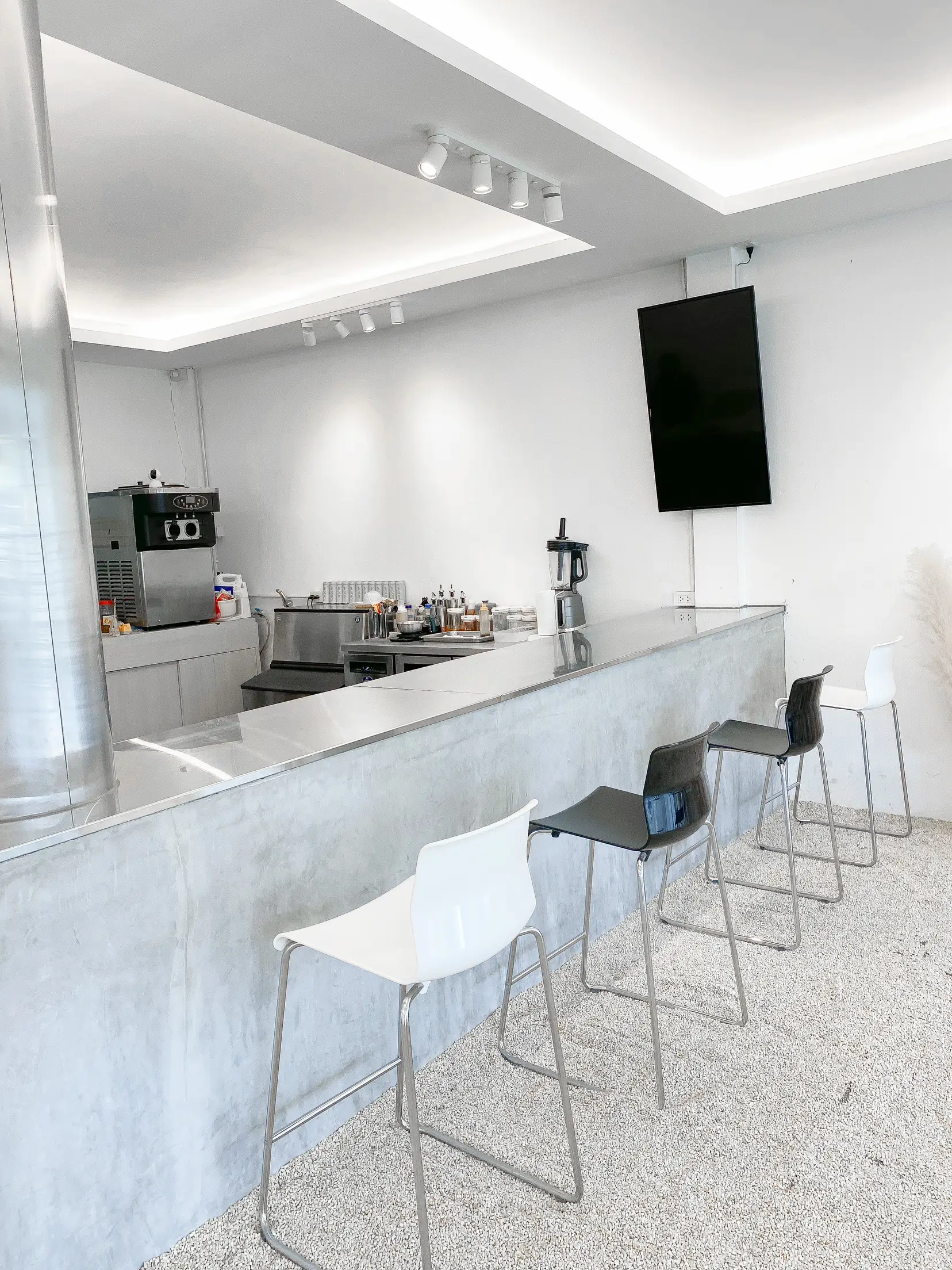 Above coffee bistro คาเฟ่เตาปูน | แกลเลอรีที่โพสต์โดย b e n z. | Lemon8