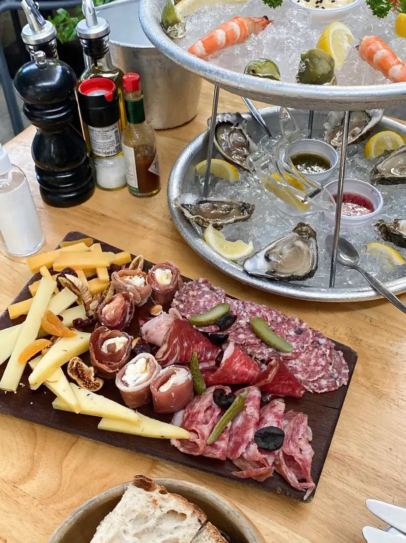 EL MERCADO สวรรค์ของคนรักชีส โคลต์ คัท และ oyster 🧀🦪 | แกลเลอรีที่โพสต์โดย 𝗷𝘂𝗻𝘆 ⁺ | Lemon8