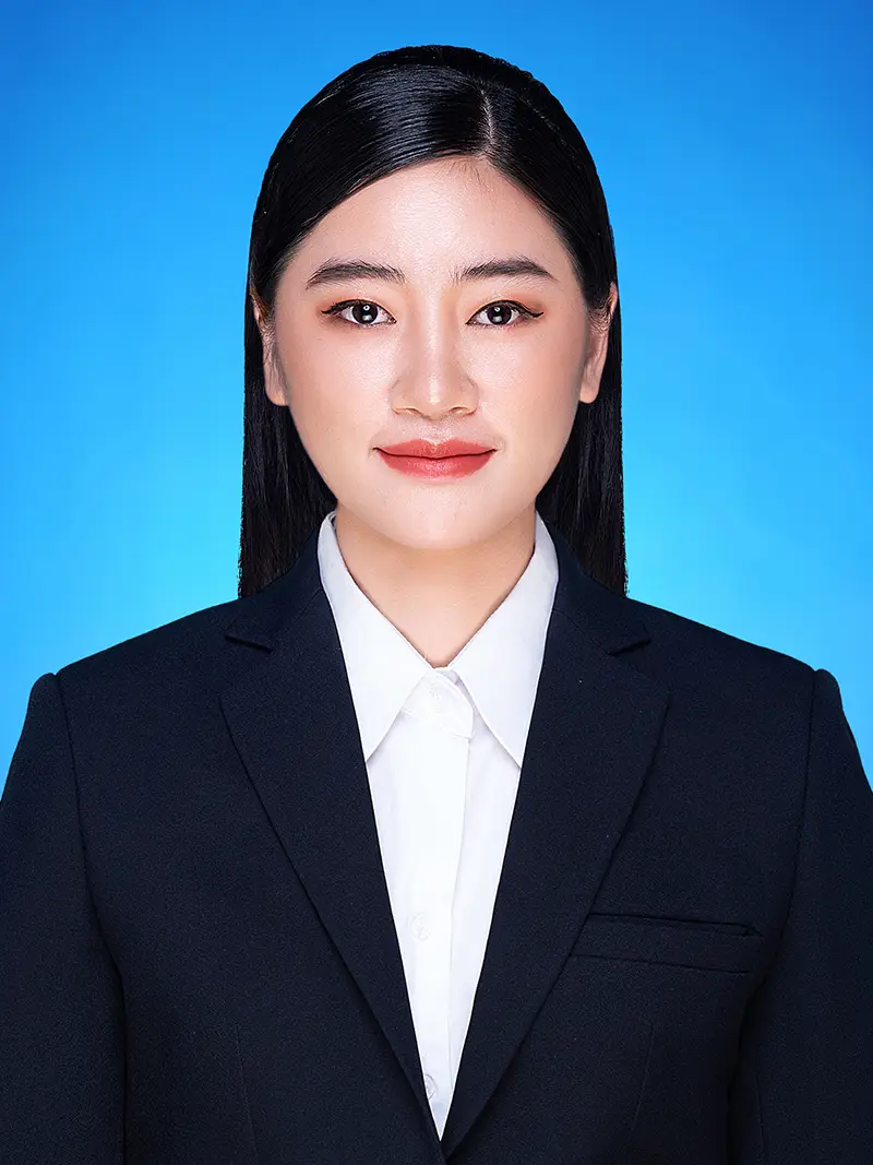 รีวิวร้านถ่ายรูปชุดครุยติดบัตร | แกลเลอรีที่โพสต์โดย PareSriiiii🐰🌻 | Lemon8