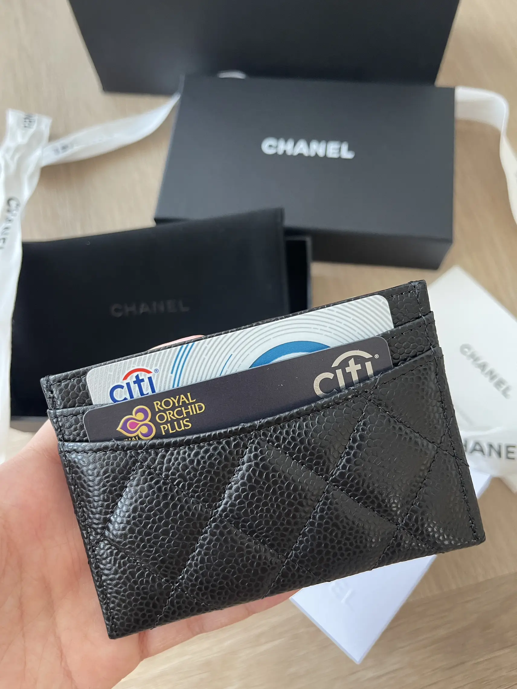 Unboxing Chanel Card holder 🎁🖤 | แกลเลอรีที่โพสต์โดย Suchada K. | Lemon8