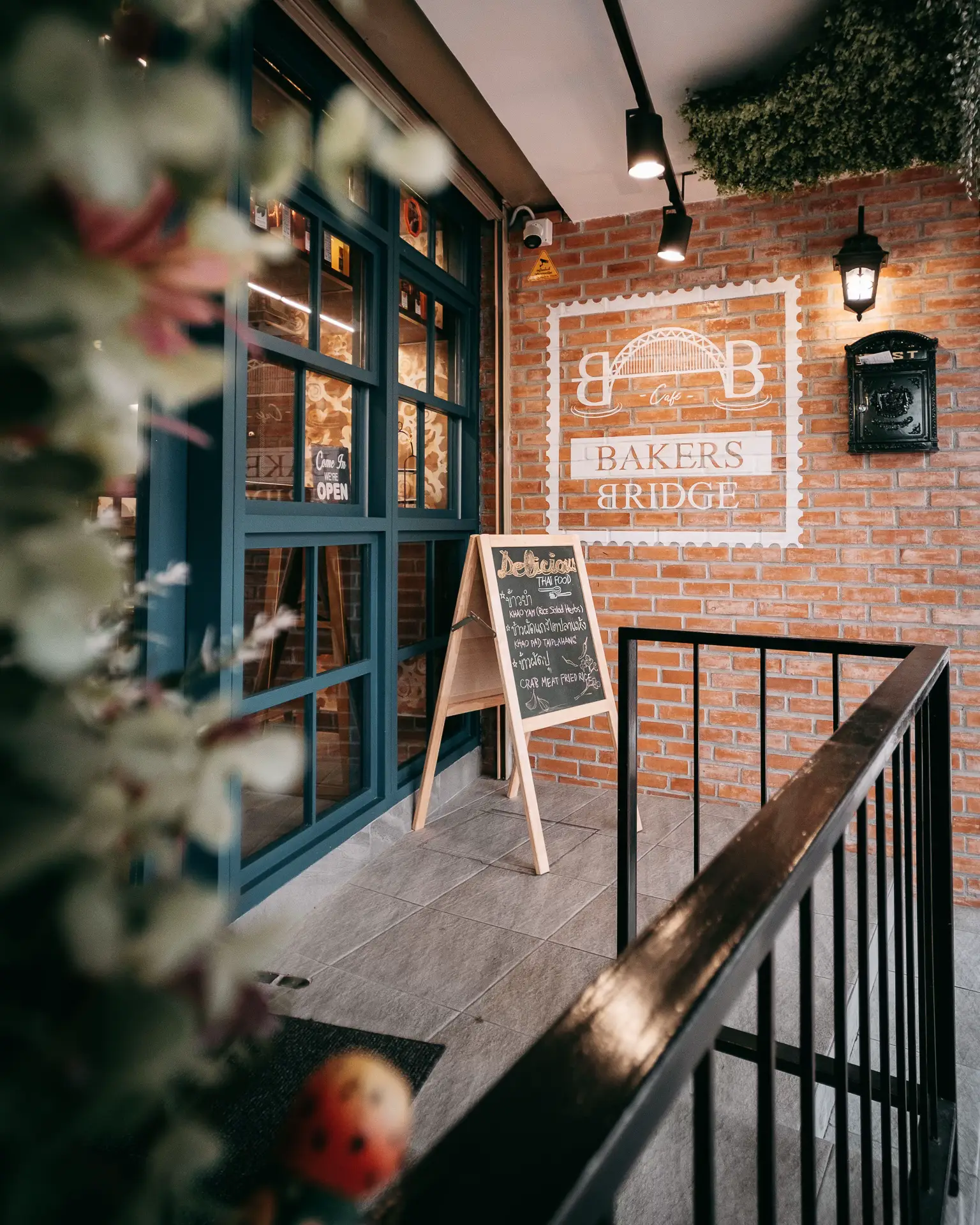 Bakers Bridge Cafe คาเฟ่ในตึก 4 ชั้น บรรยากาศต่างประเทศ | แกลเลอรีที่ ...