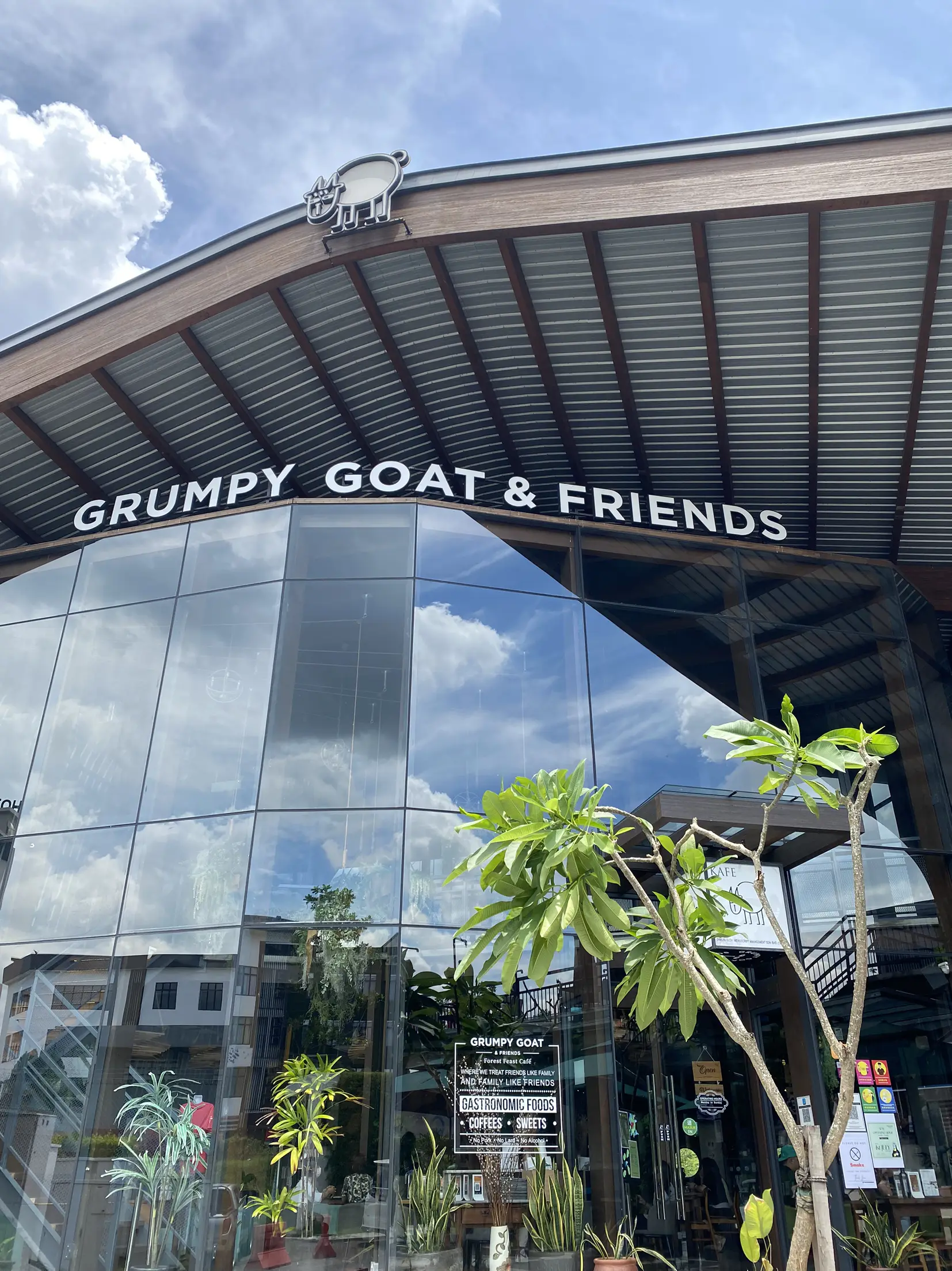 MUST VISIT CAFE IN JB - Grumpy Goat & Friends | Gallery posted by gxrdy ...