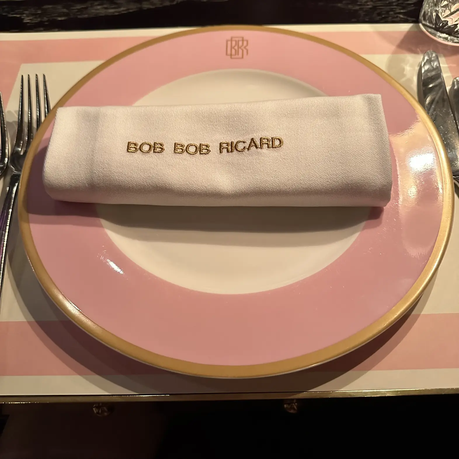 แวะไปกินแชมเปญเก๋ๆที่ Bob Bob Ricard ลอนดอน | แกลเลอรีที่โพสต์โดย ...