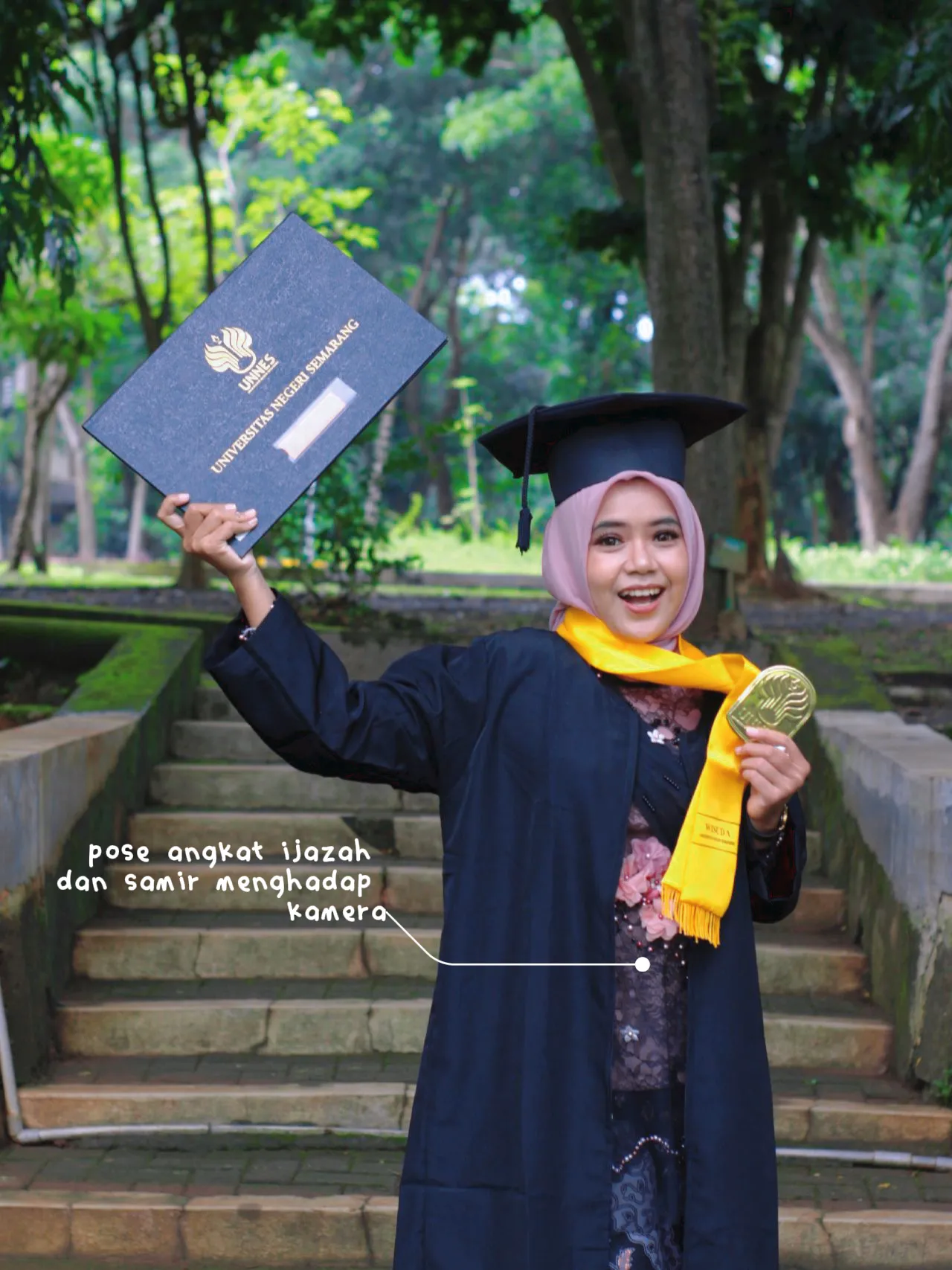 foto wisuda outdoor ideas | Galeri diposting oleh antikabeiha | Lemon8