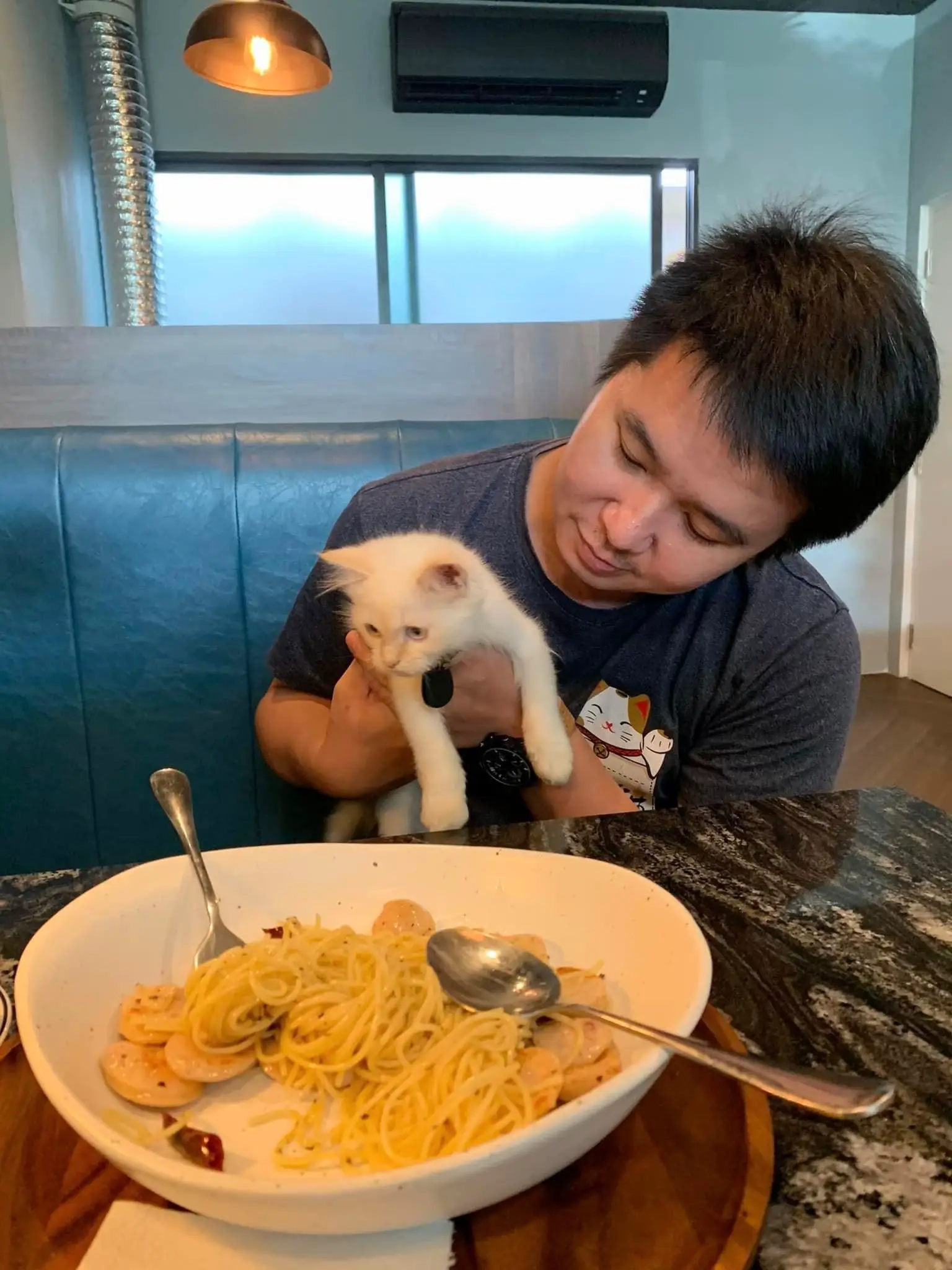 STAND ALONE คาเฟ่ที่มีแง้ว | แกลเลอรีที่โพสต์โดย khuncha | Lemon8