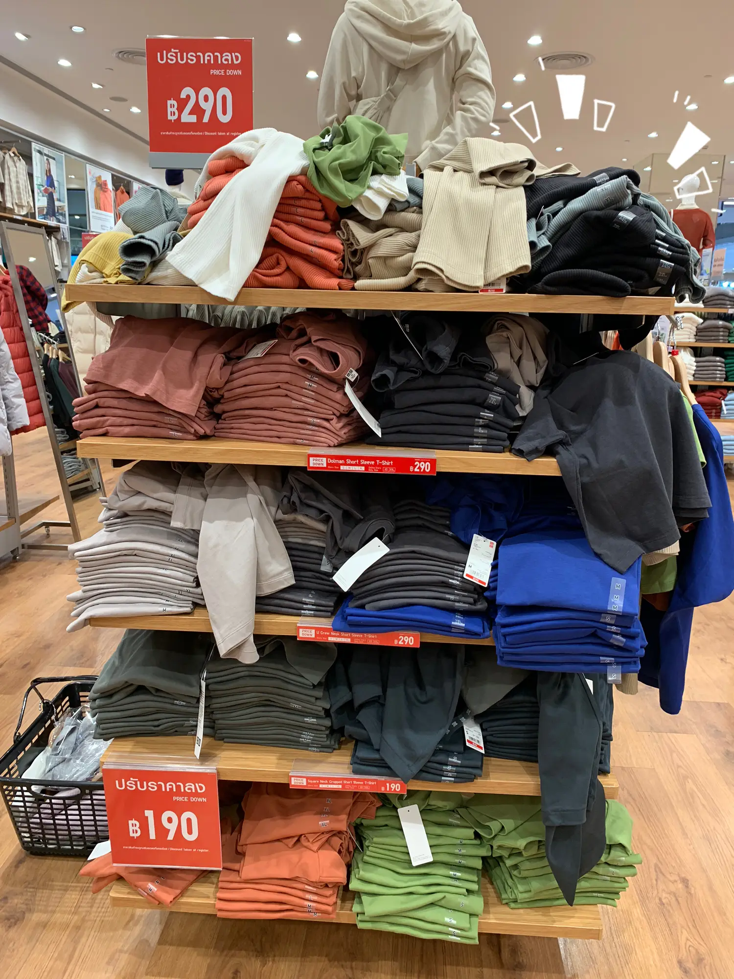 ⌗ พามาส่อง uniqloคอลเลคชั่นใหม่ Snoopy น่ารักแบบ300% ⭐️ | แกลเลอรีที่โพสต์โดย aoeyrz_ | Lemon8