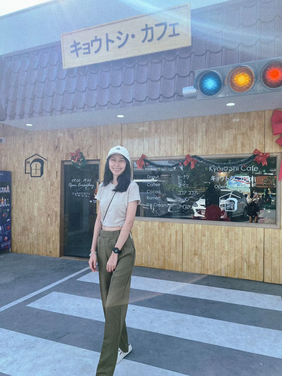 คาเฟ่ใหม่ในอยุธยา 🍩🎏 | แกลเลอรีที่โพสต์โดย NOOKKY | Lemon8