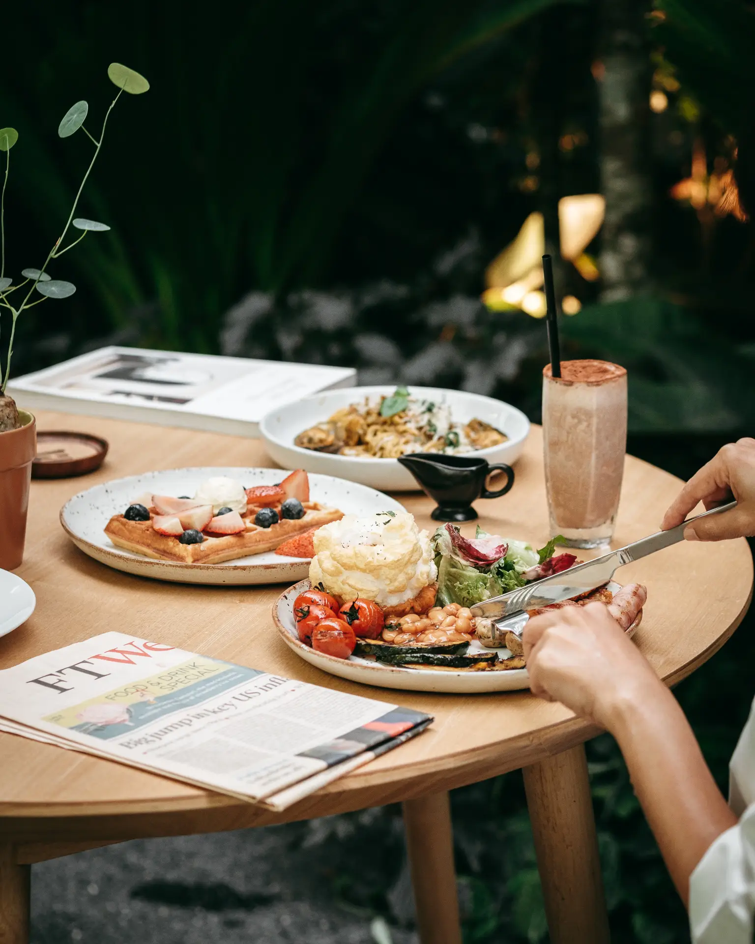 WH Cafe คาเฟ่เปิดใหม่ในบรรยากาศ Glass House ย่าน RCA | แกลเลอรีที่โพสต์โดย Rattomarty | Lemon8