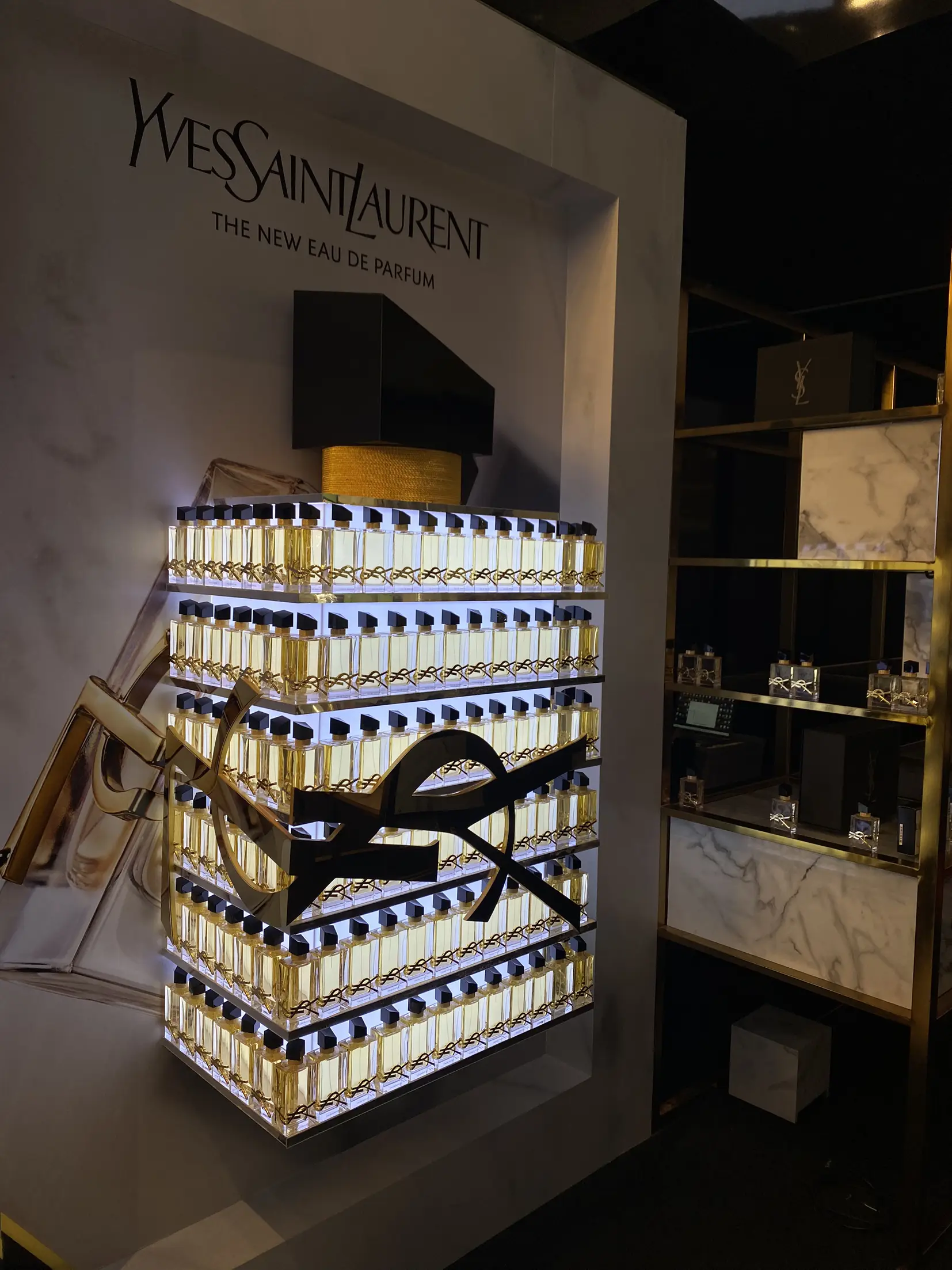 พาไปงาน Event YSL น้ำหอมจะหอมจริงมั้ย? 🖤 | แกลเลอรีที่โพสต์โดย Kniikun ...