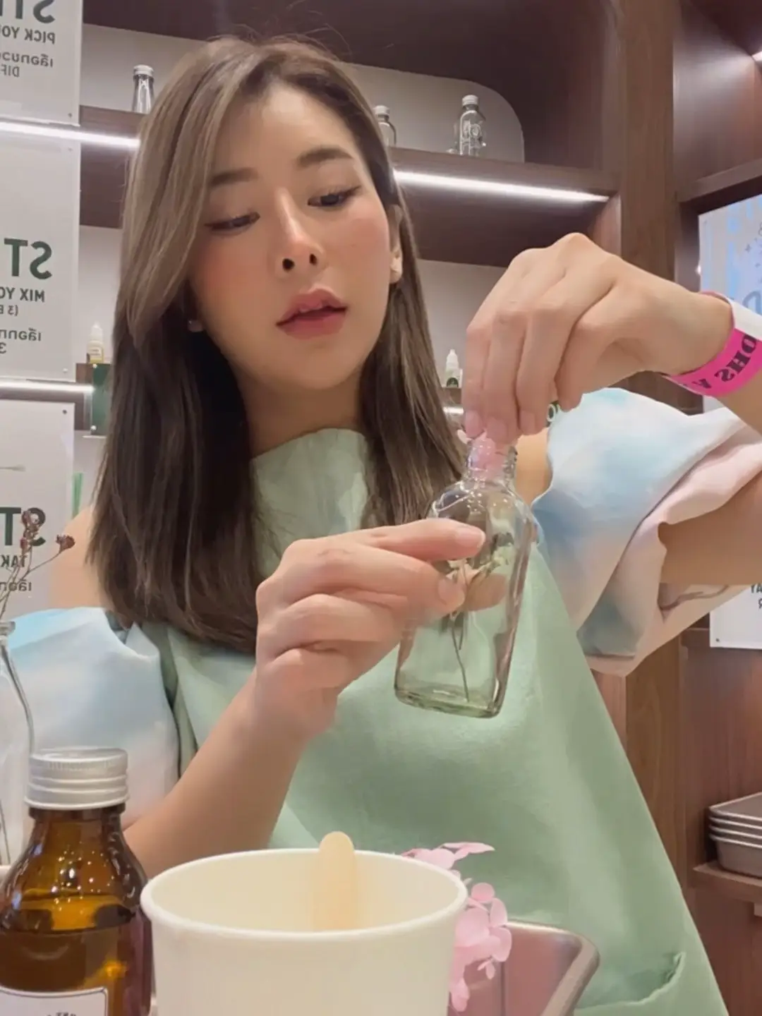 มาทำน้ำหอม กลิ่นที่เป็นตัวเองกัน 💚🫧 | วิดีโอที่เผยแพร่โดย B’bow | Lemon8