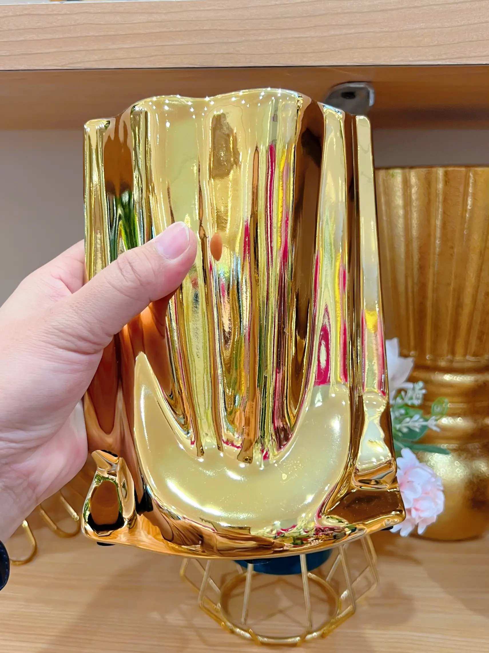 ELEGANT VASE - PARKSON FINDS | แกลเลอรีที่โพสต์โดย AI.DEN.HOME | Lemon8