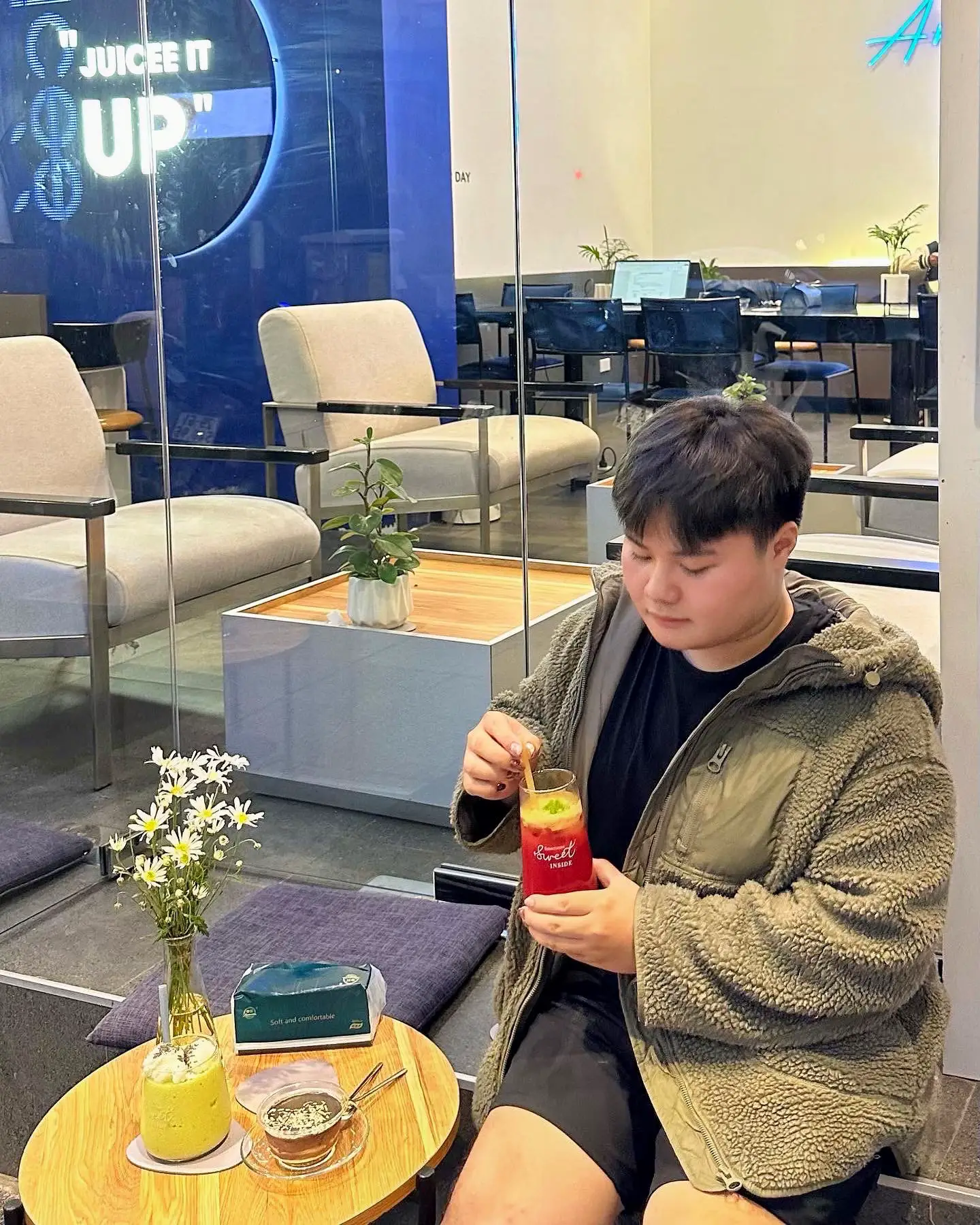 Hàng nước ép sáng tạo ngay trung tâm Hà Nội | แกลเลอรีที่โพสต์โดย Thành Trung | Lemon8