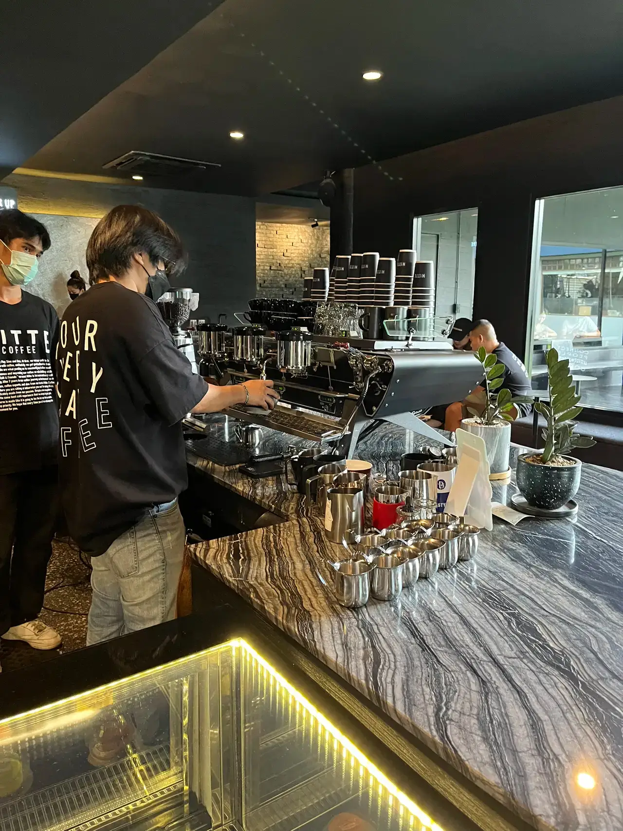Mitte Coffee Roast☕️Cafeに新しく大きな支店がオープンしました。 | NaTtii🦩が投稿したフォトブック | Lemon8