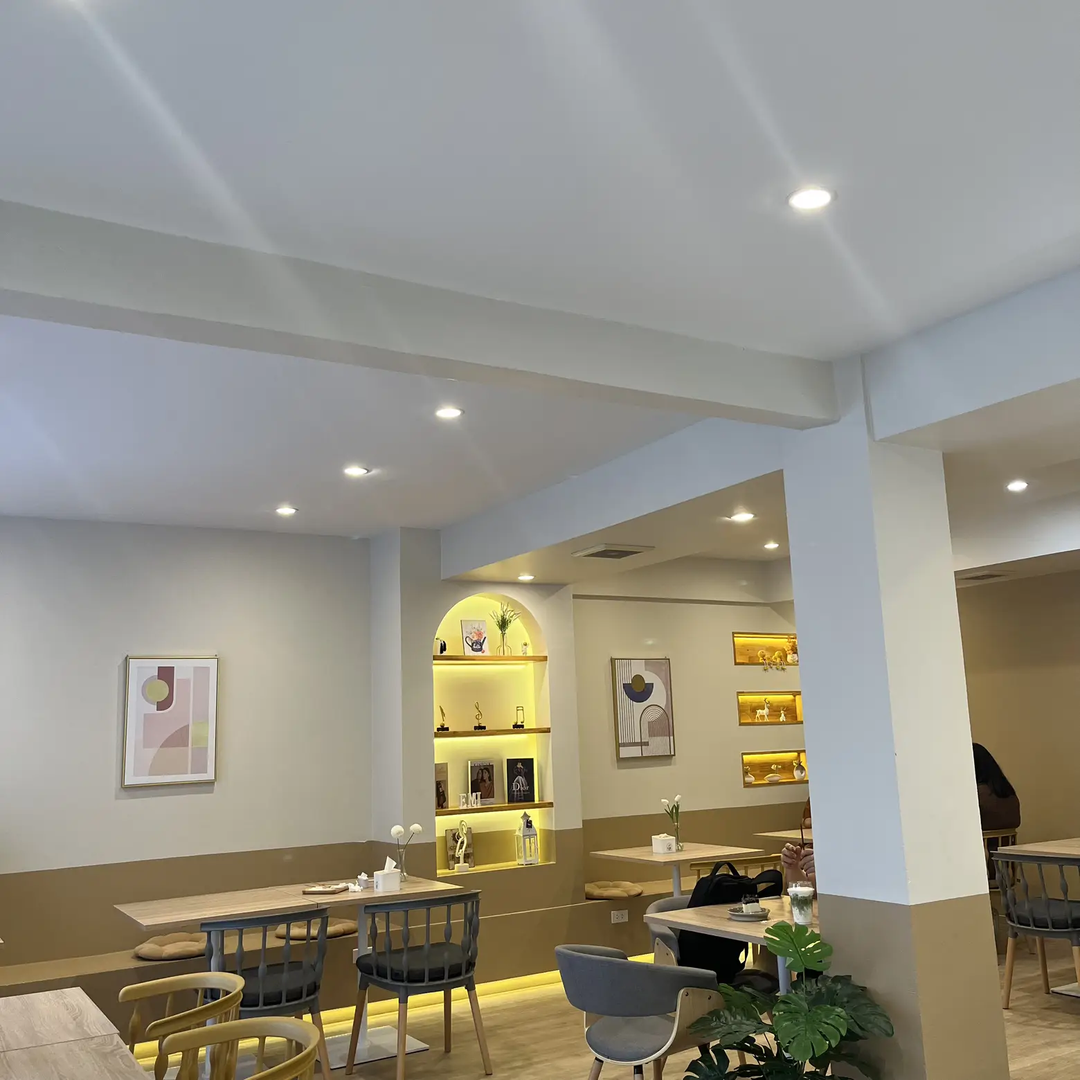 คาเฟ่เปิดใหม่เพชรบุรี เรียบหรู Emi Cafe | แกลเลอรีที่โพสต์โดย ญญ | Lemon8