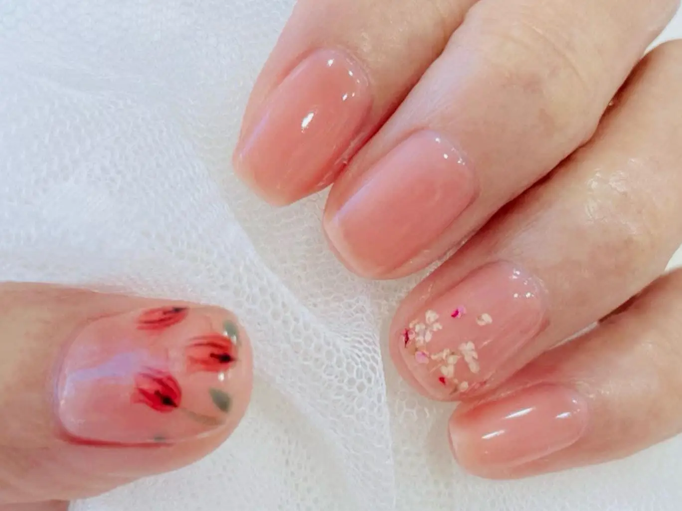 ไอเดียเล็บลายดอกไม้ ตามแบบ พสจ. | แกลเลอรีที่โพสต์โดย Manika 🎶 | Lemon8