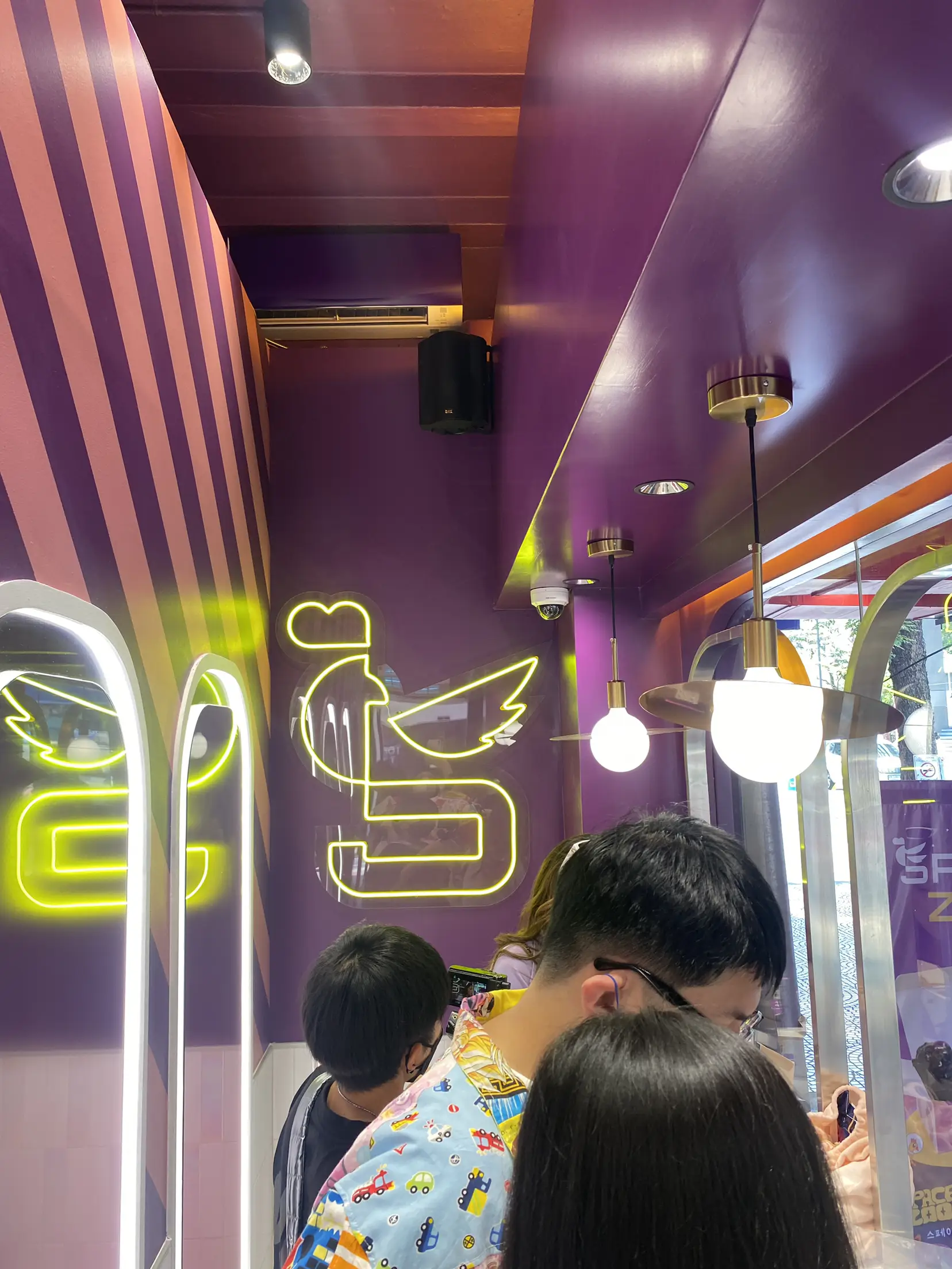 Space Zoo | พาชิมร้านไก่ทอดเปิดใหม่ของ ‘คิวเทอปป้า!🇰🇷 | แกลเลอรีที่ ...