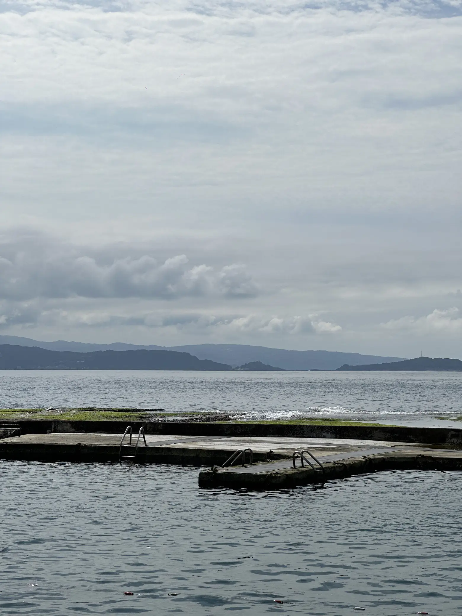 🏔️📸 พิกัดลับ ไต้หวัน สระว่ายน้ำทะเล สวยเหมือนหลุดไปอีกโลก | แกลเลอรีที่ ...