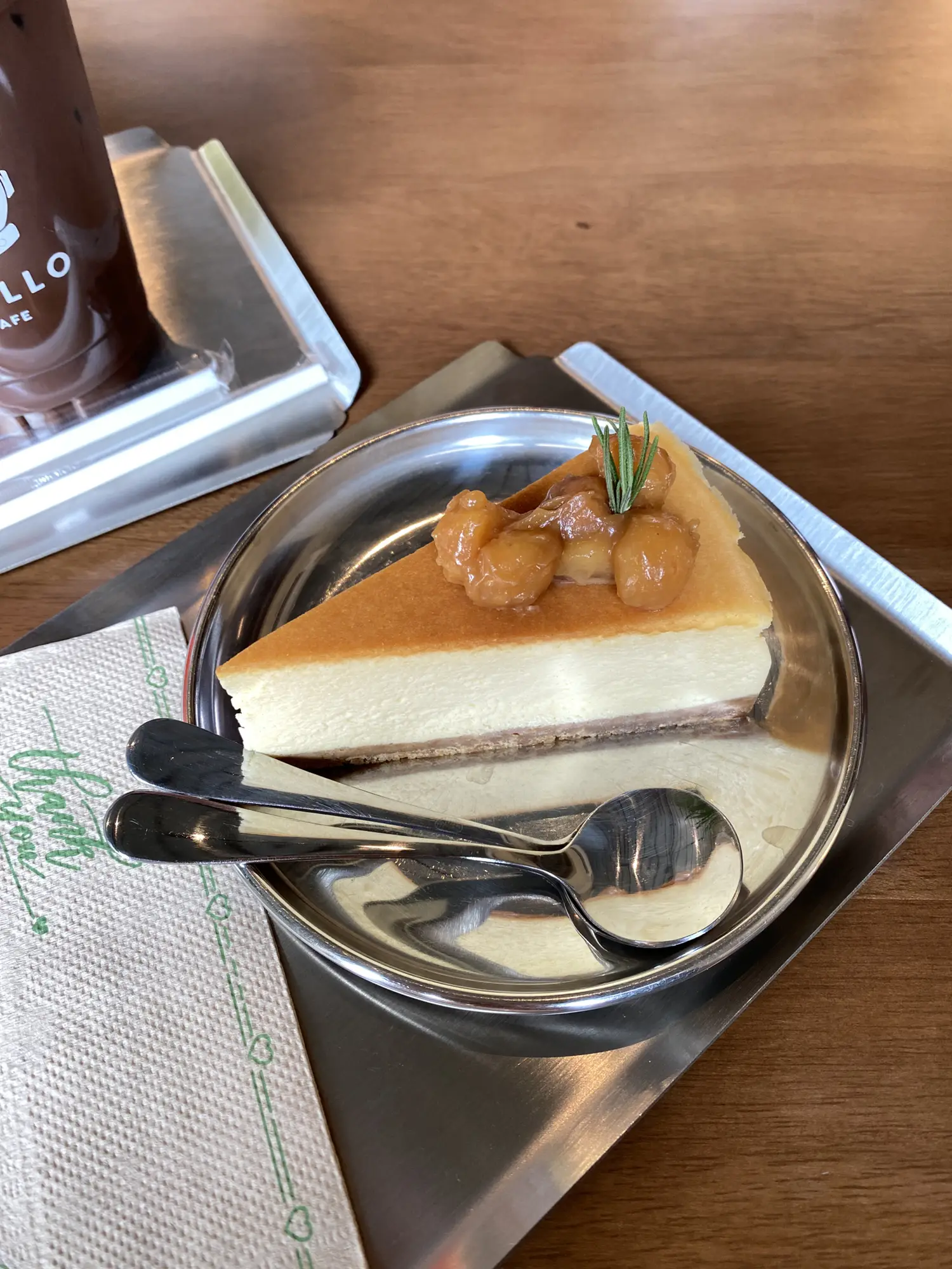 Apollo cafe🥤คาเฟ่ตึกเก่า กลิ่นอายความvintageกลางเมืองลำพูน | แกลเลอรี ...