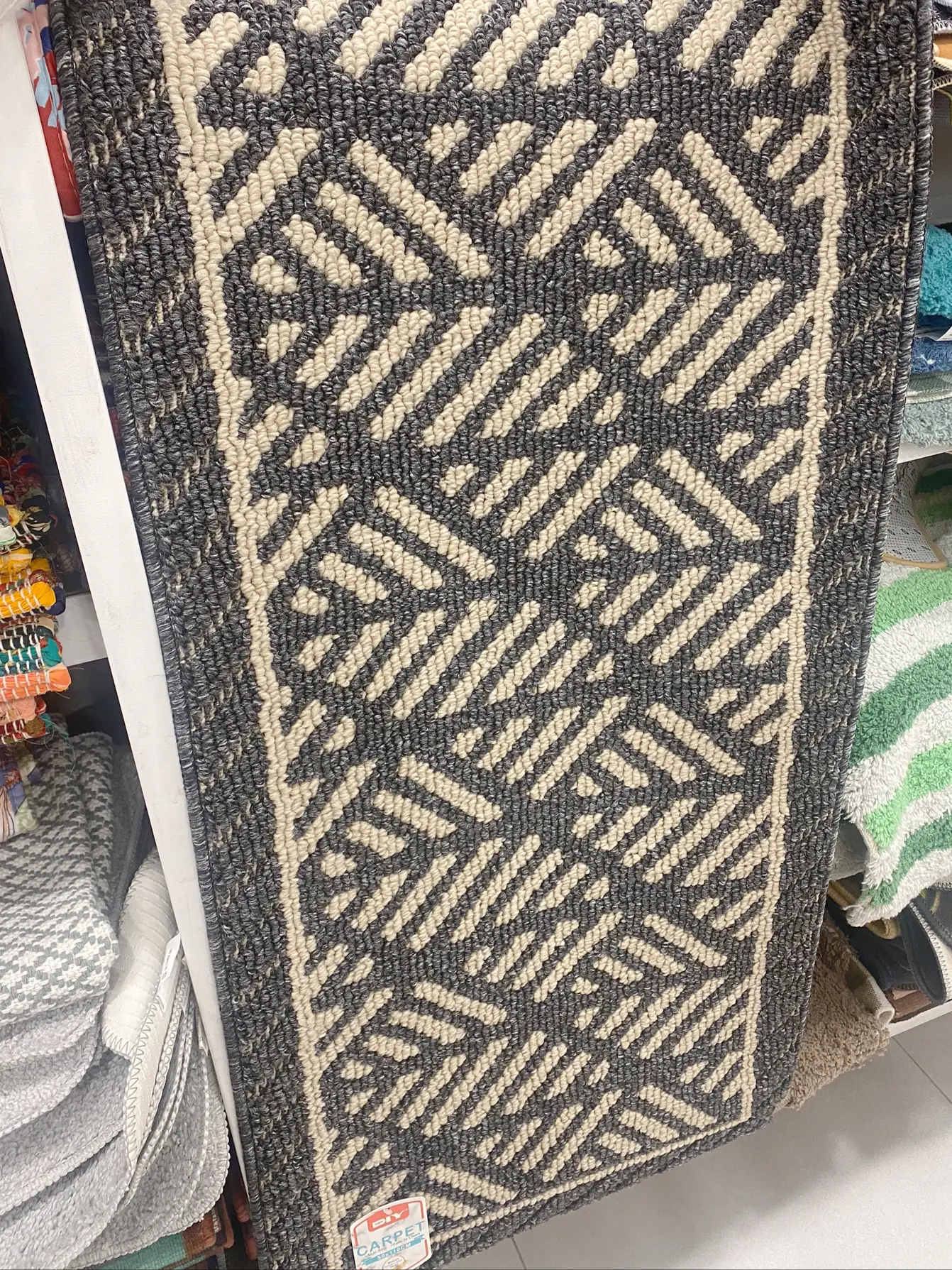 Alas kaki murah dan aesthetic Mr.DIY | floor mate | Galeri disiarkan ...