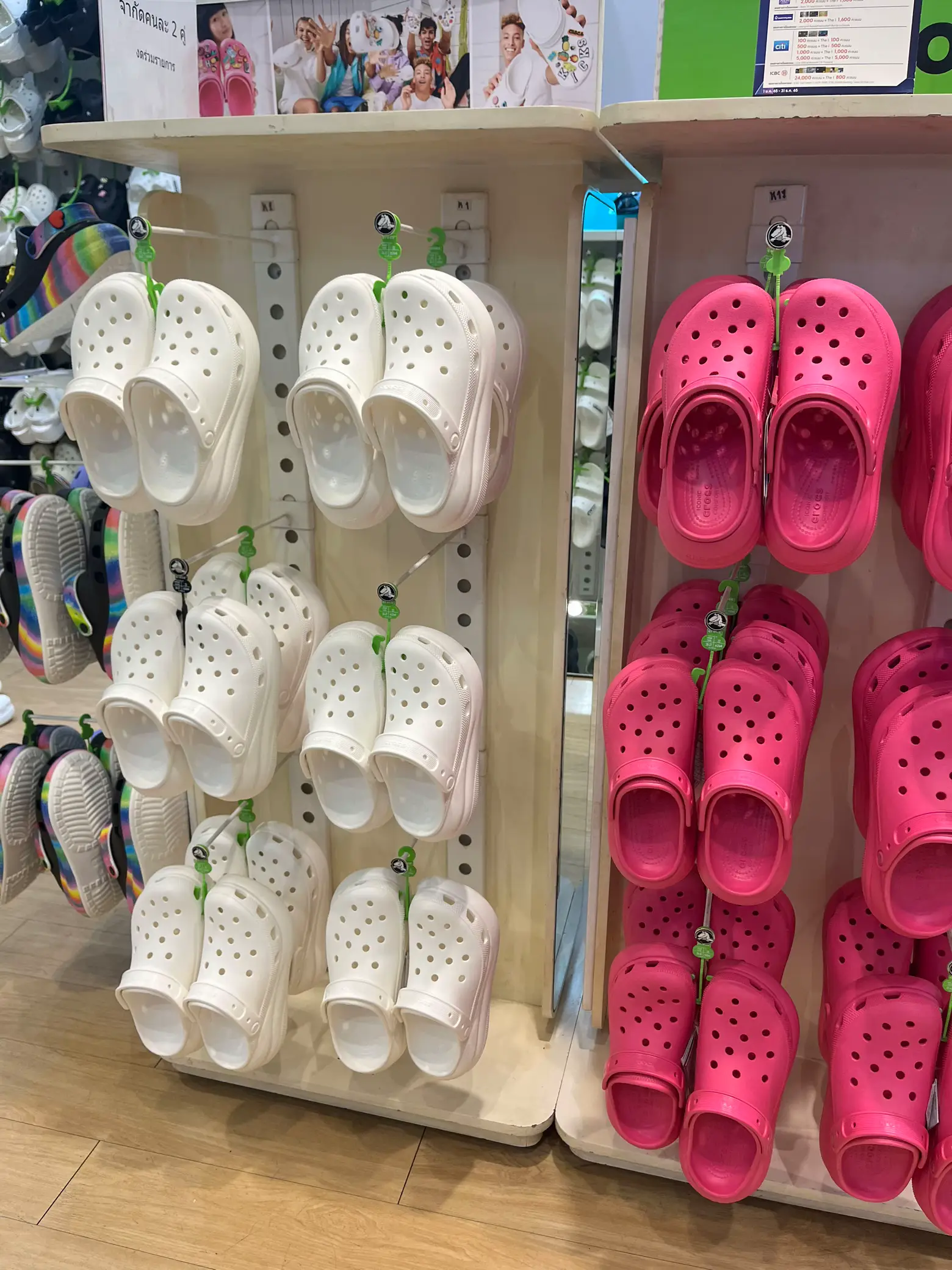 Crocs รองเท้าที่ฮิตที่สุดในช่วงนี้🧦🌟 | แกลเลอรีที่โพสต์โดย Antttymn ...
