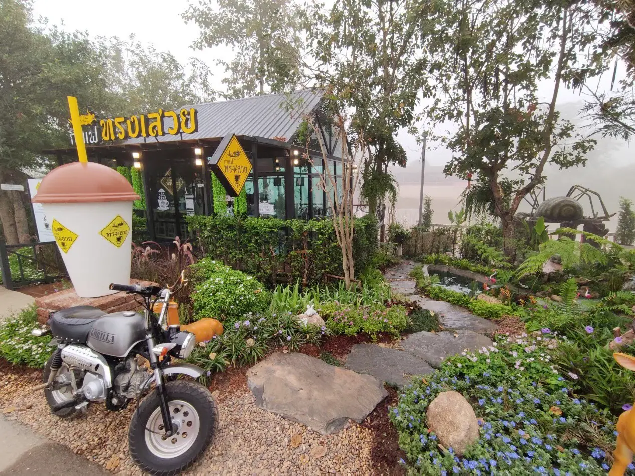 ร้านกาแฟใกล้บ้าน (วัดทรงเสวย)💖☕️ | แกลเลอรีที่โพสต์โดย Mae’Pu🌻 | Lemon8