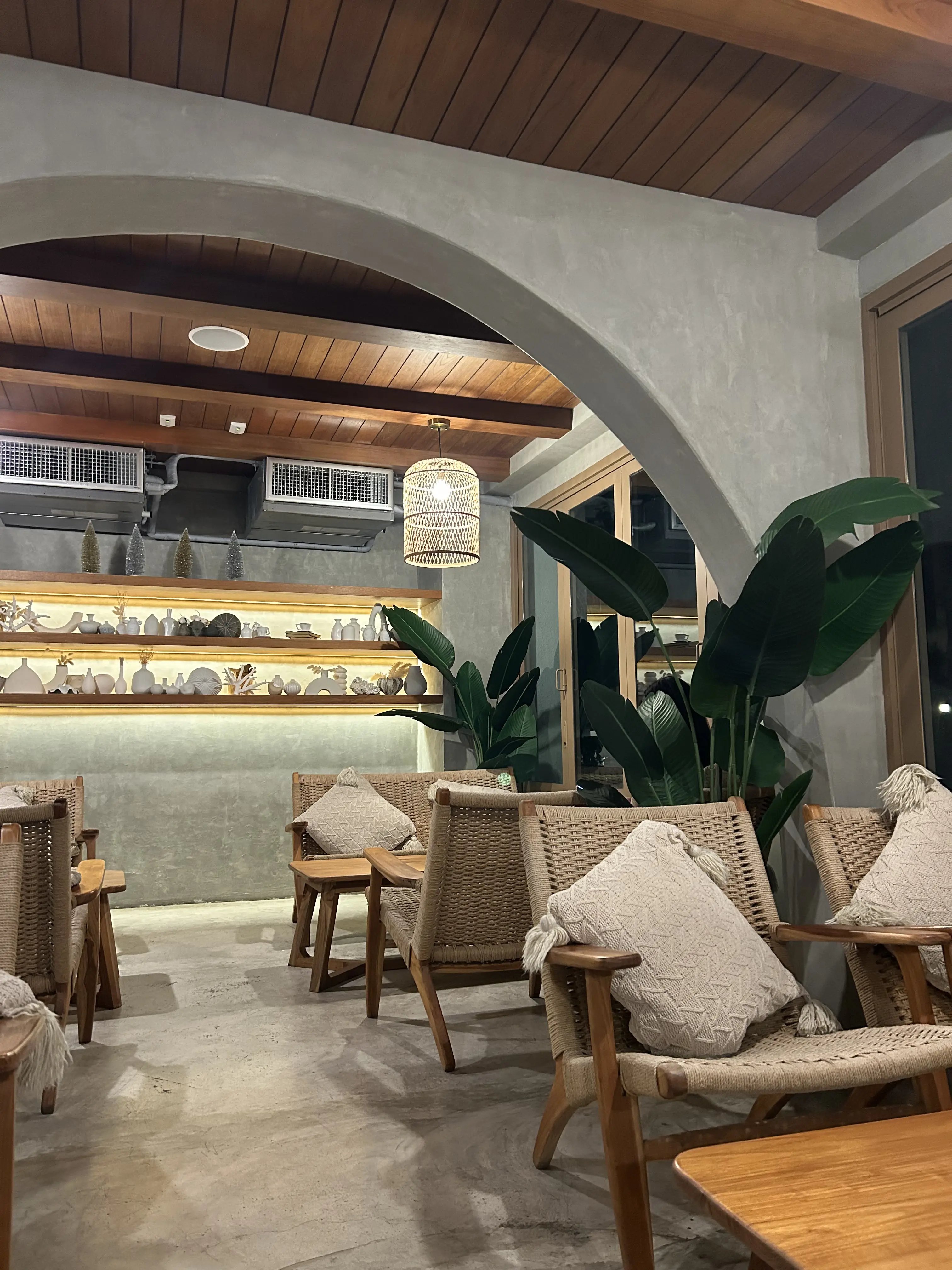 Aloha Beach Cafe คาเฟ่ใหม่ ฟิลบาหลี ริมชายหาดบางแสน 🏝 | แกลเลอรีที่ ...