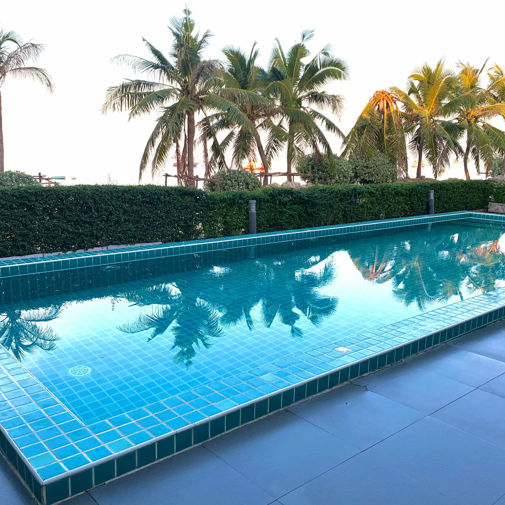 Golden Dragon Beach 🏖️ | แกลเลอรีที่โพสต์โดย me.mind | Lemon8