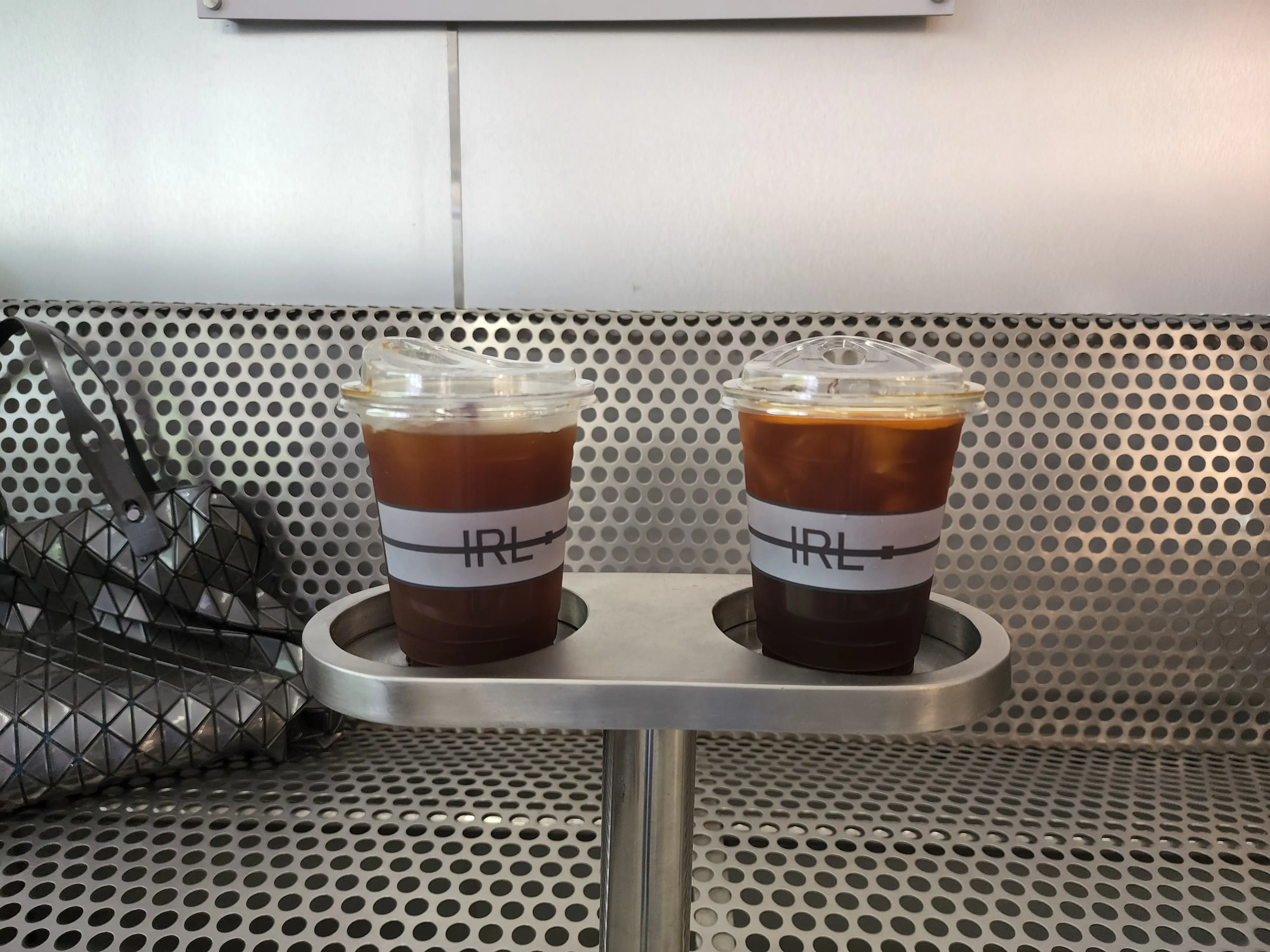 เหมือนจิบกาแฟในรถไฟญี่ปุ่น IRL Coffee bar station | แกลเลอรีที่โพสต์โดย ...