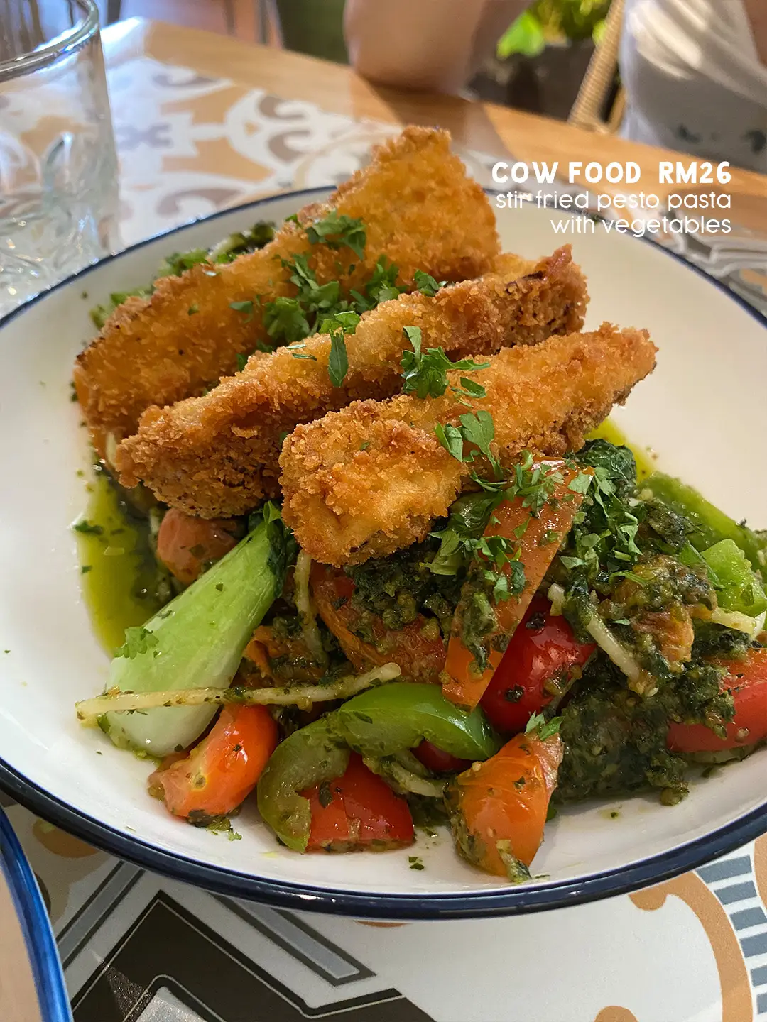 rustic & cute cafe: western food w a local twist 🤪 | แกลเลอรีที่โพสต์ ...