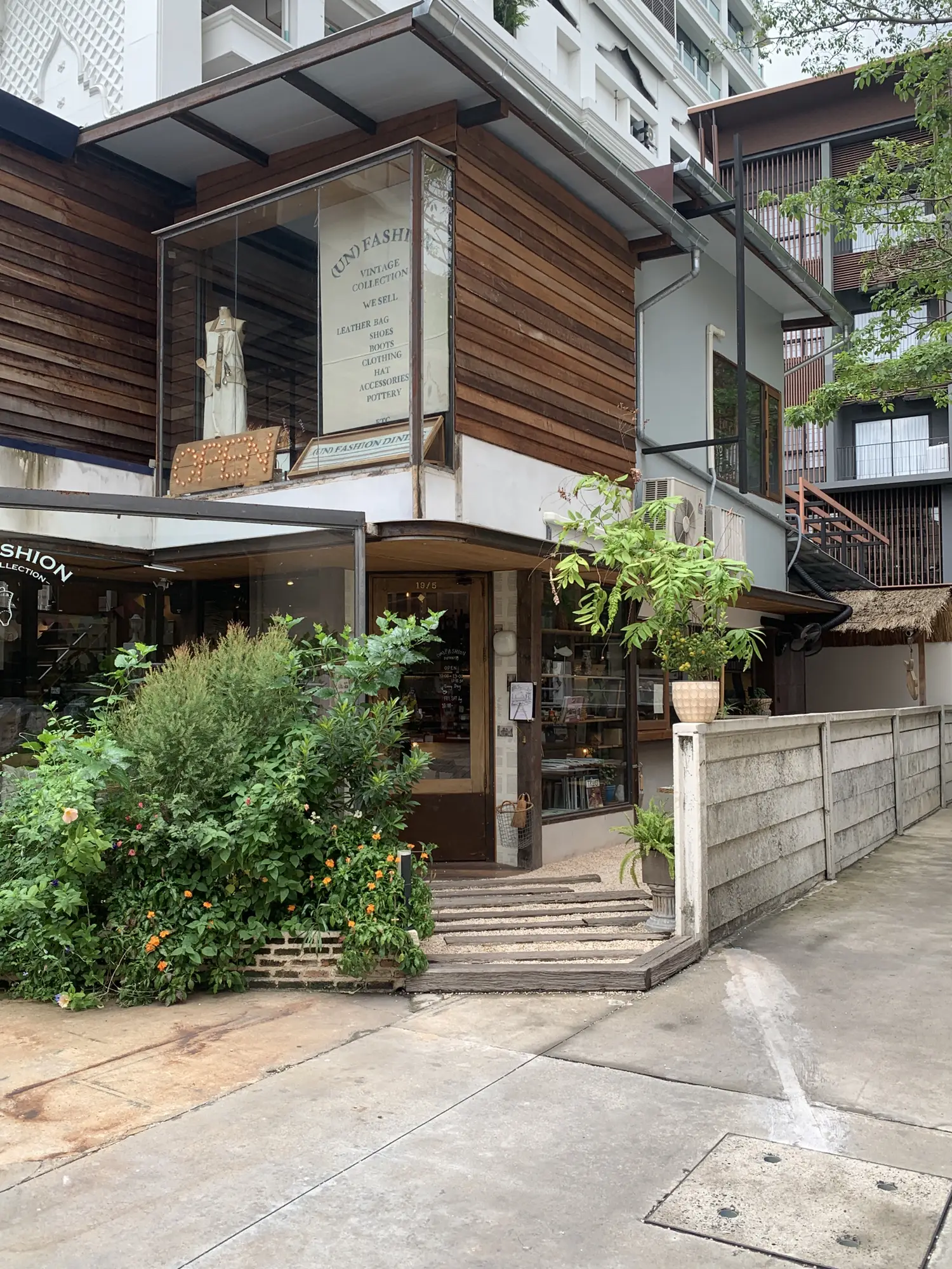 (un)fashion district s39 ★ คาเฟ่ที่มากกว่าคาเฟ่ 🥯ෆ⸒⸒ | แกลเลอรีที่โพสต์โดย dreamonyou🥦🍎 | Lemon8