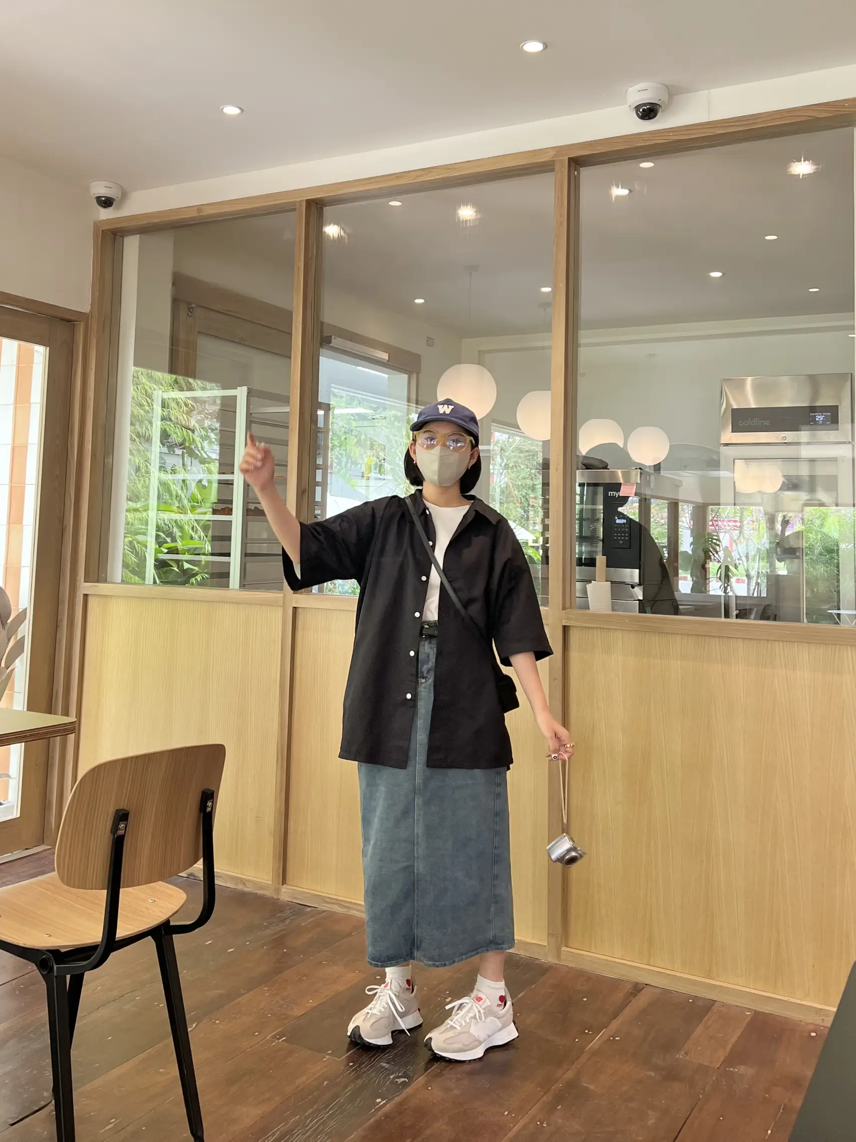 Outfit x oversize shirt , jean skirt (บอยเวอร์) | แกลเลอรีที่โพสต์โดย Phetchsg | Lemon8