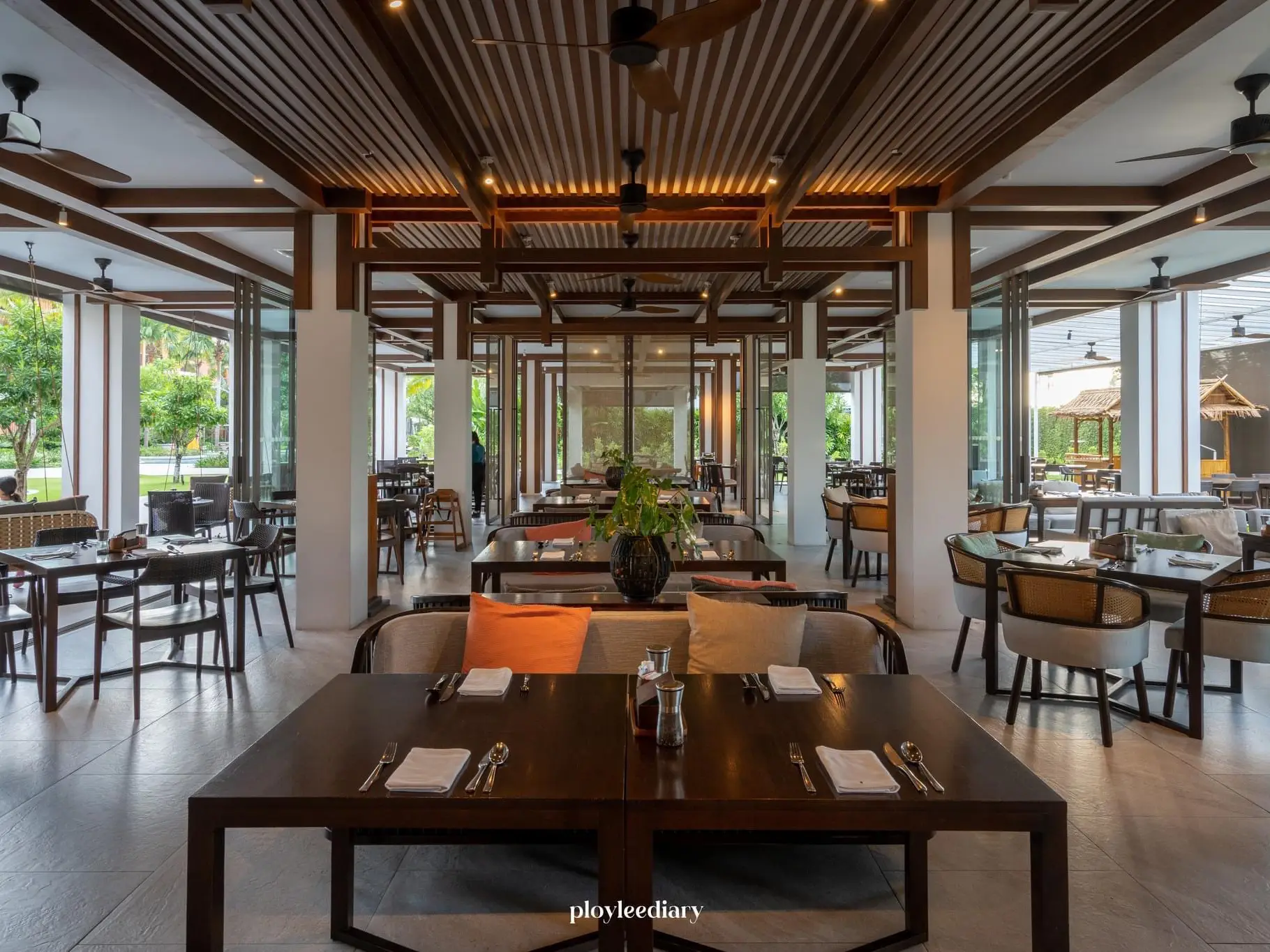 รีสอร์ท 5 ดาว 𝐏𝐮𝐥𝐥𝐦𝐚𝐧 𝐊𝐡𝐨𝐚𝐥𝐚𝐤 𝐑𝐞𝐬𝐨𝐫𝐭🛕 | แกลเลอรีที่โพสต์โดย Ploylee Diary | Lemon8