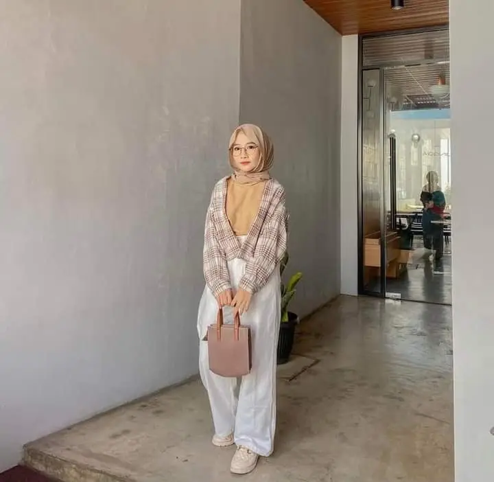 20 ide Ootd Hijab Style Cwe Pendek teratas di 2024