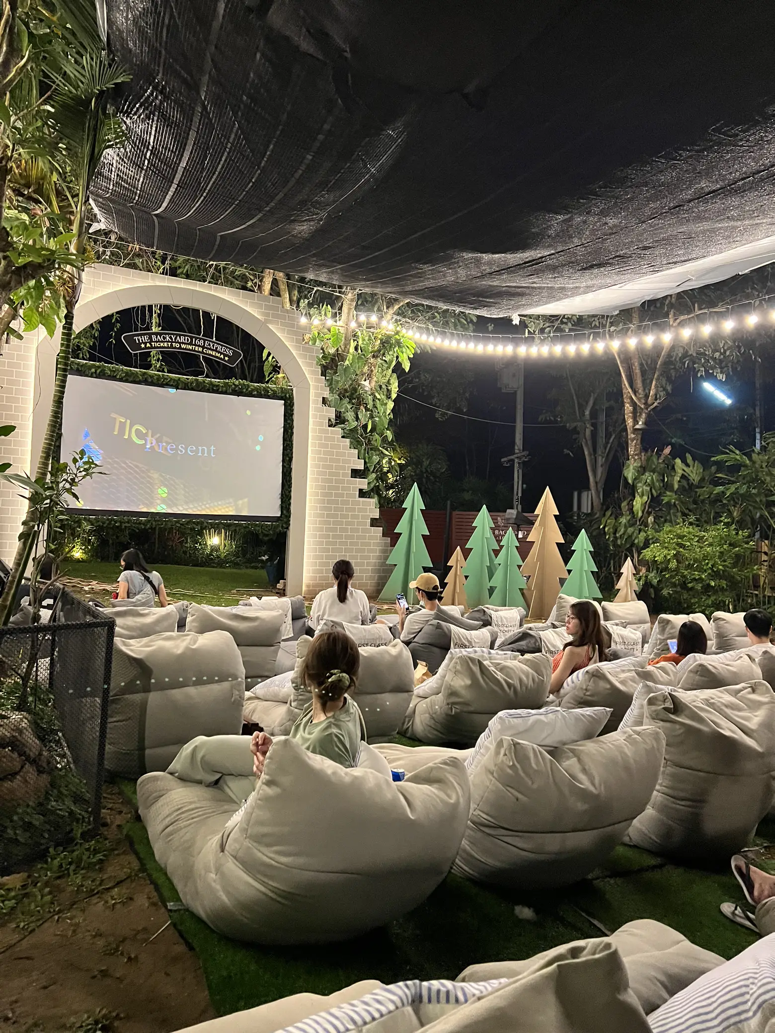The Backyard 168 🎞️ นอนดูหนัง outdoor สุดโรแมนติก 🧡🤎💚 | แกลเลอรีที่ ...
