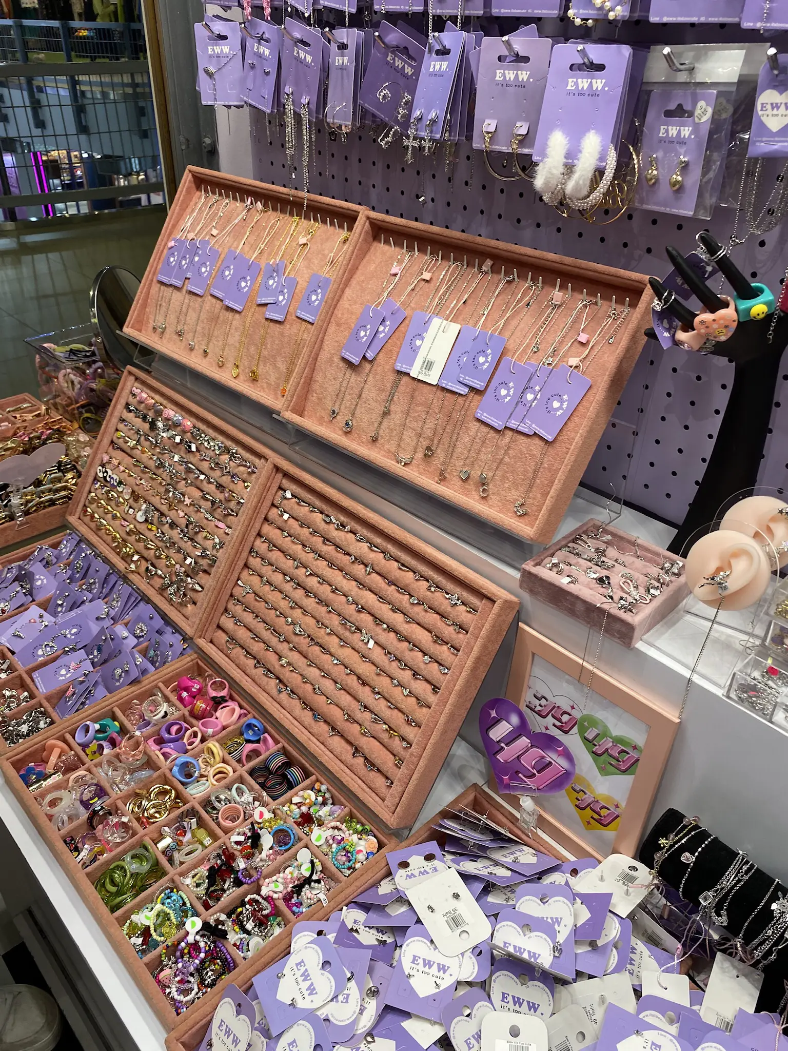 Eww it’s too cute ร้านเครื่องประดับสุดคิ้วท์ | แกลเลอรีที่โพสต์โดย gam | Lemon8