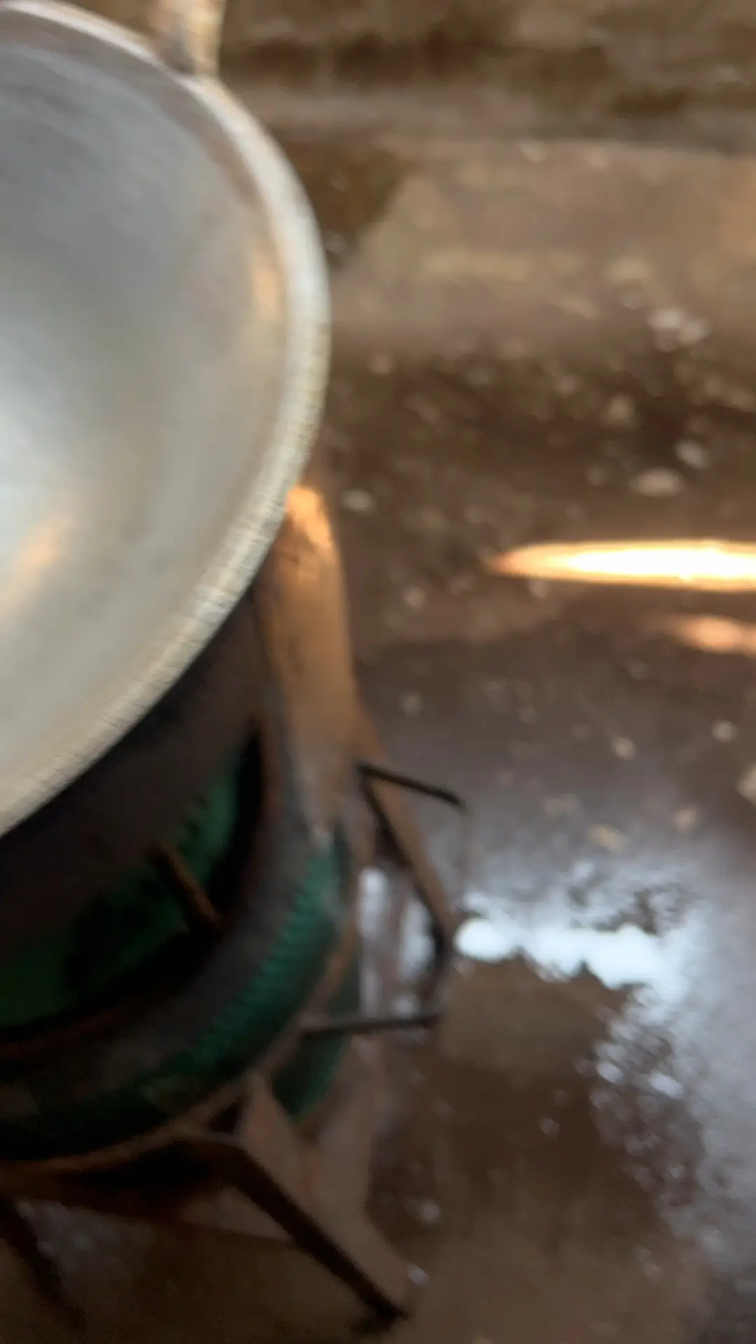 ผัดกระเพราเนื้อหน่อไม้ดอง | วิดีโอที่เผยแพร่โดย Attawut | Lemon8