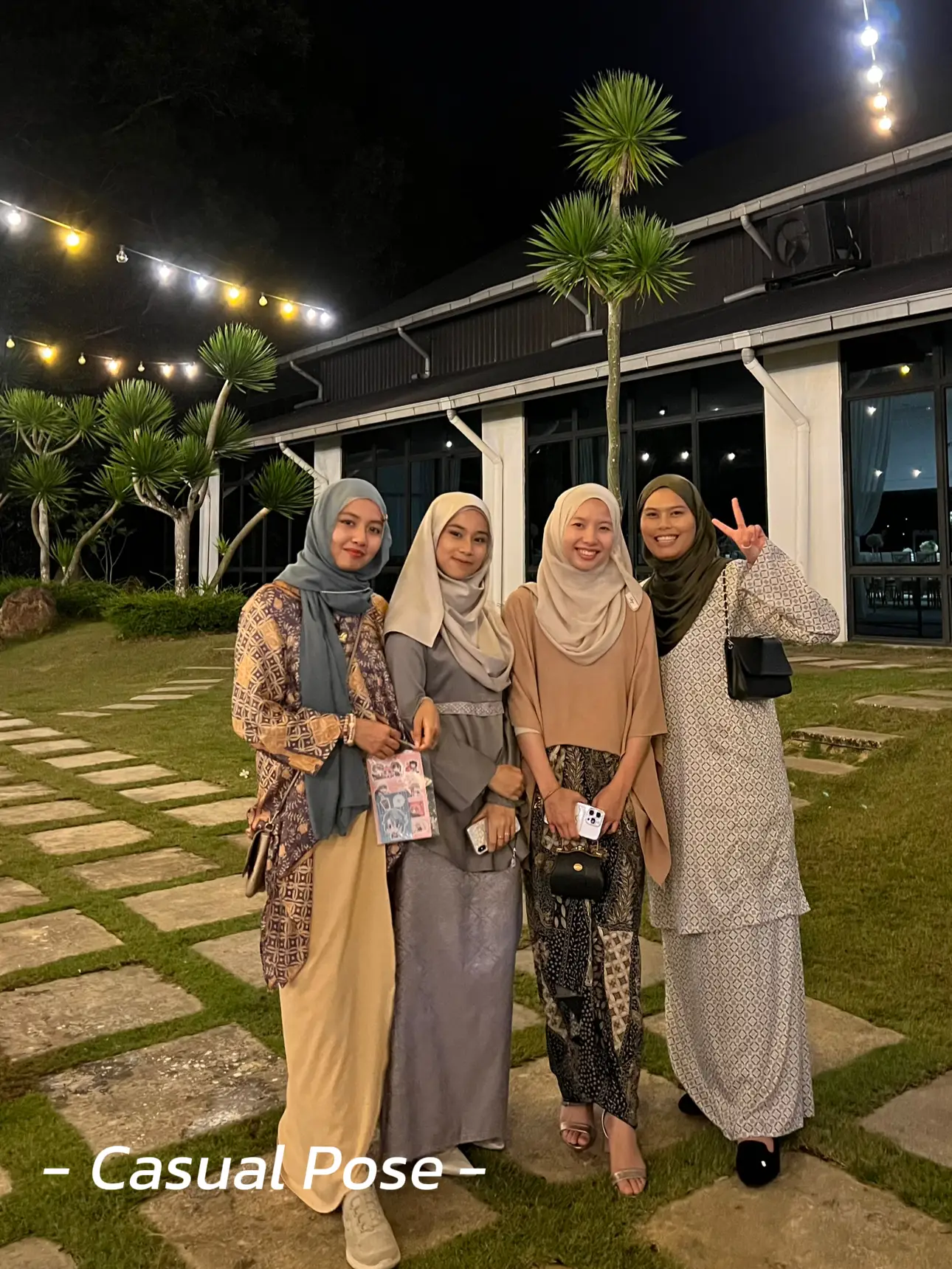 Raya Poses Ideas with Friends | แกลเลอรีที่โพสต์โดย elisa | Lemon8